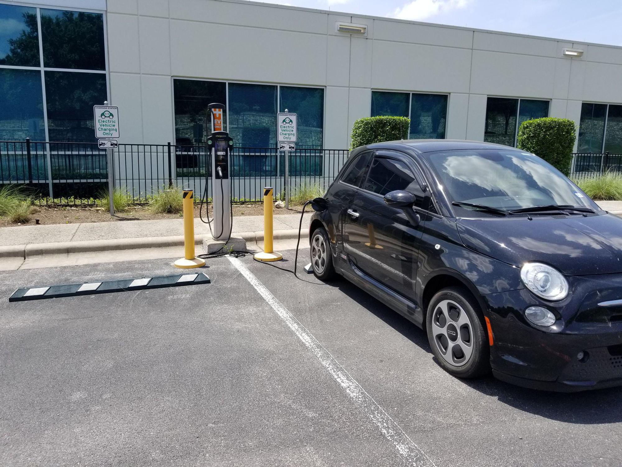 Ladera Bend - Building 3 | Austin, TX | EV Station