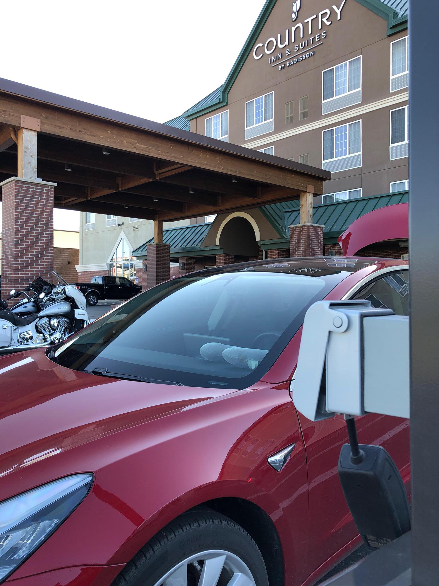 Country Inn & Suites by Radisson | Rapid City, SD | EV Station