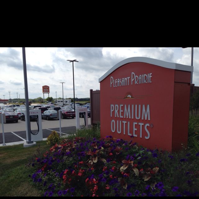 Pleasant Prairie Premium Outlets | Pleasant Prairie, WI | EV Station
