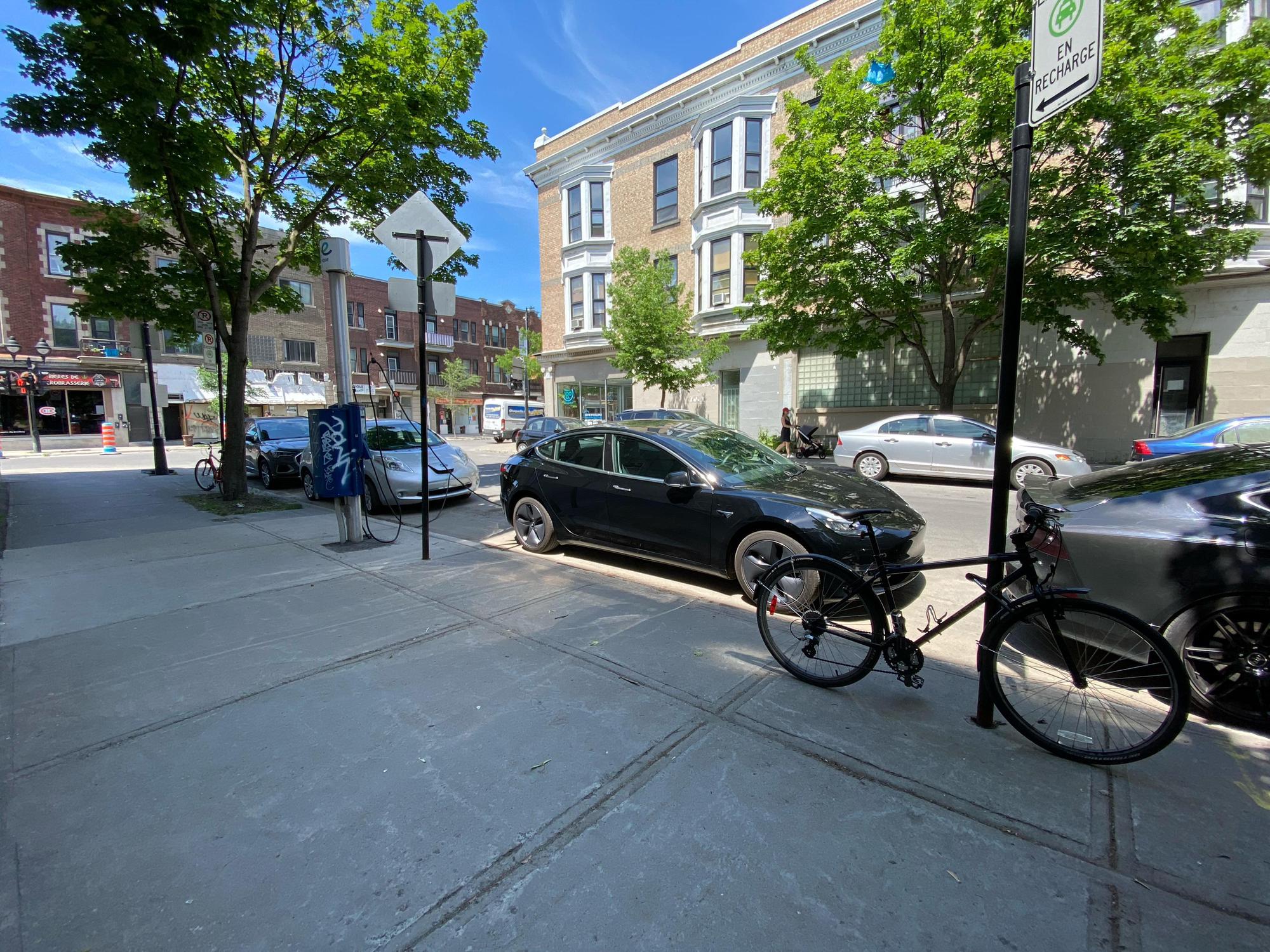 Rue Parthenais Stationnement | Montréal, QC | EV Station