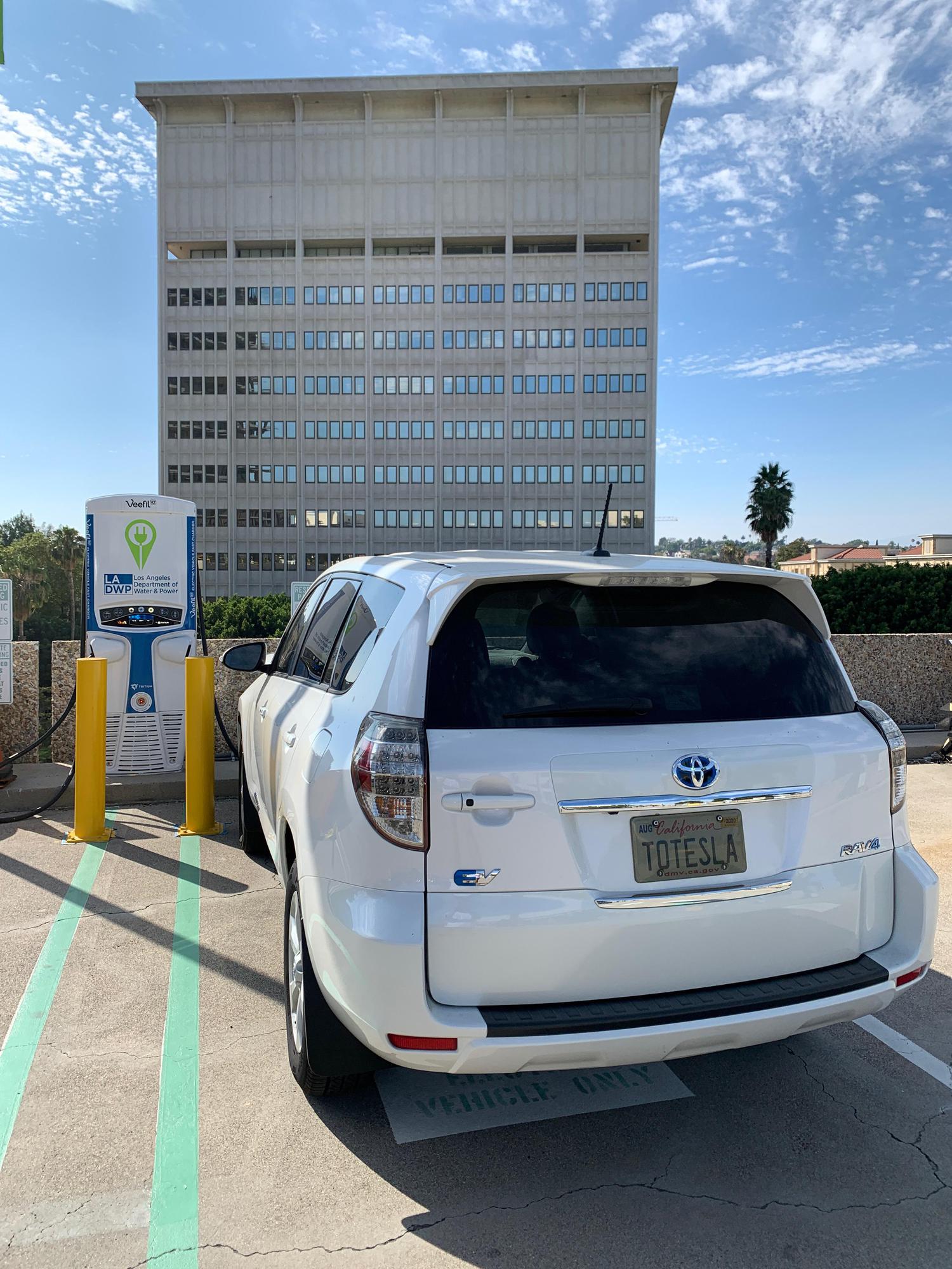 LADWP John Ferraro Building | Los Angeles, CA | EV Station