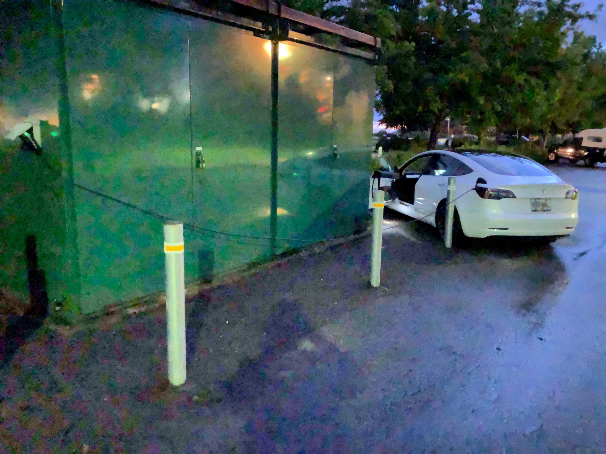 Ambleside Park | West Vancouver, BC | EV Station