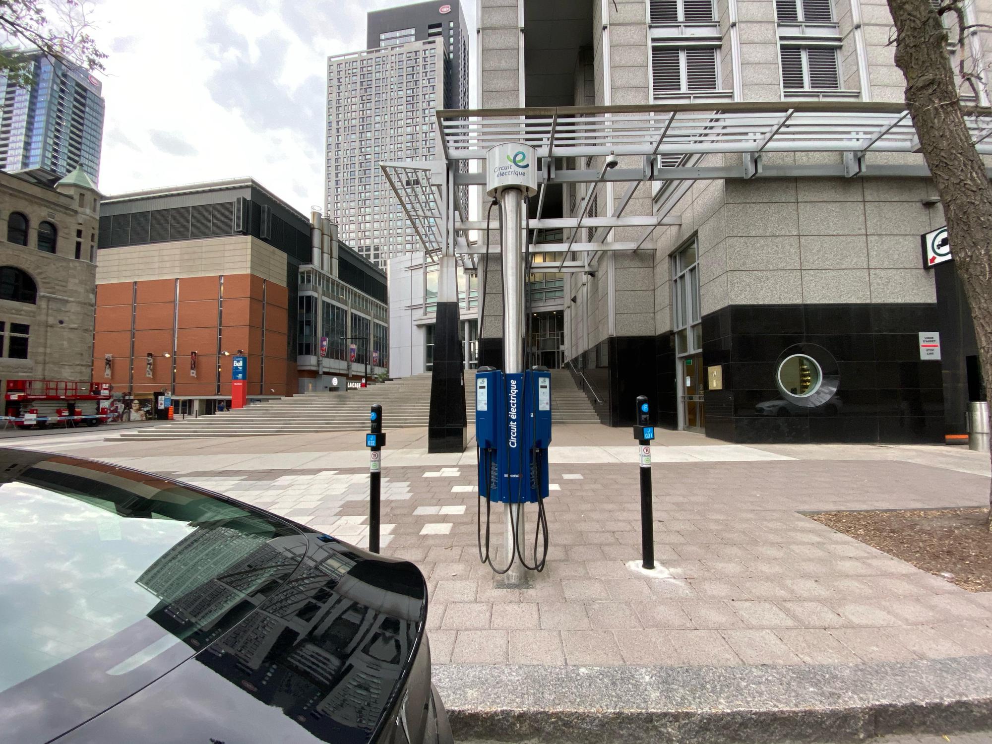 Rue Stanley Stationnement/Chargement | Montréal, QC | EV Station