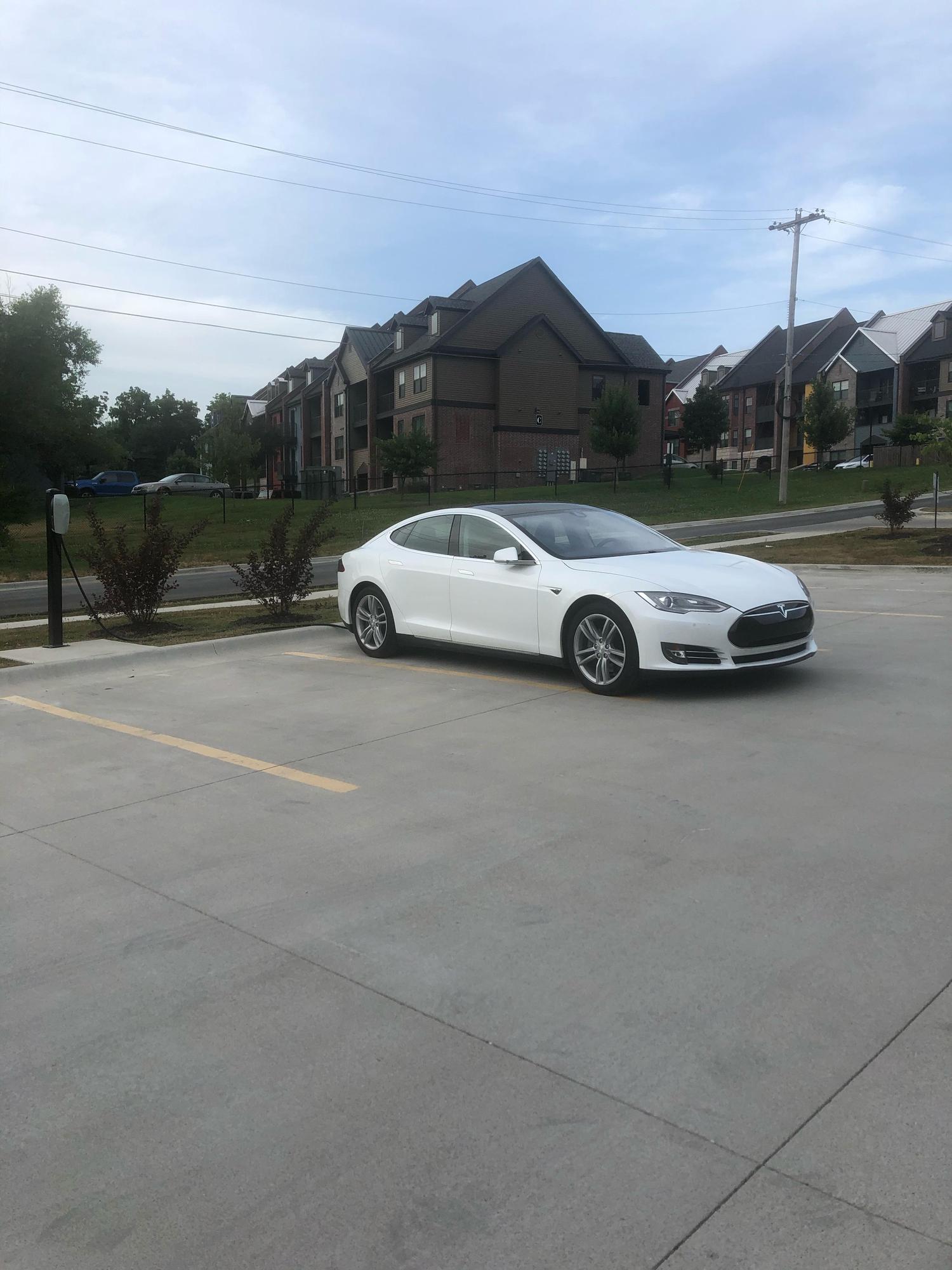 Niji Sushi Bar & Grill | Springfield, MO | EV Station