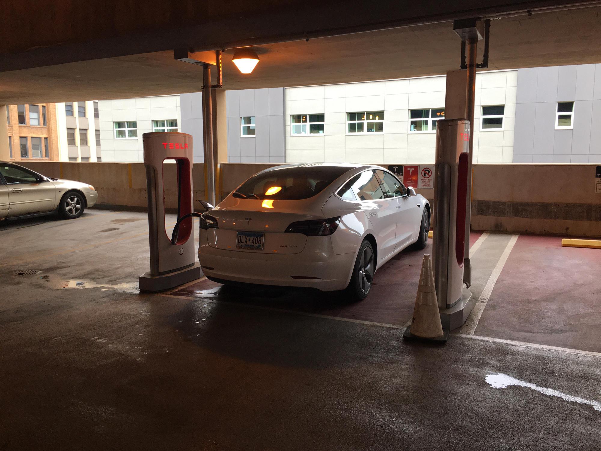 Holiday Inn & Suites Duluth Downtown (2) | Duluth, MN | EV Station