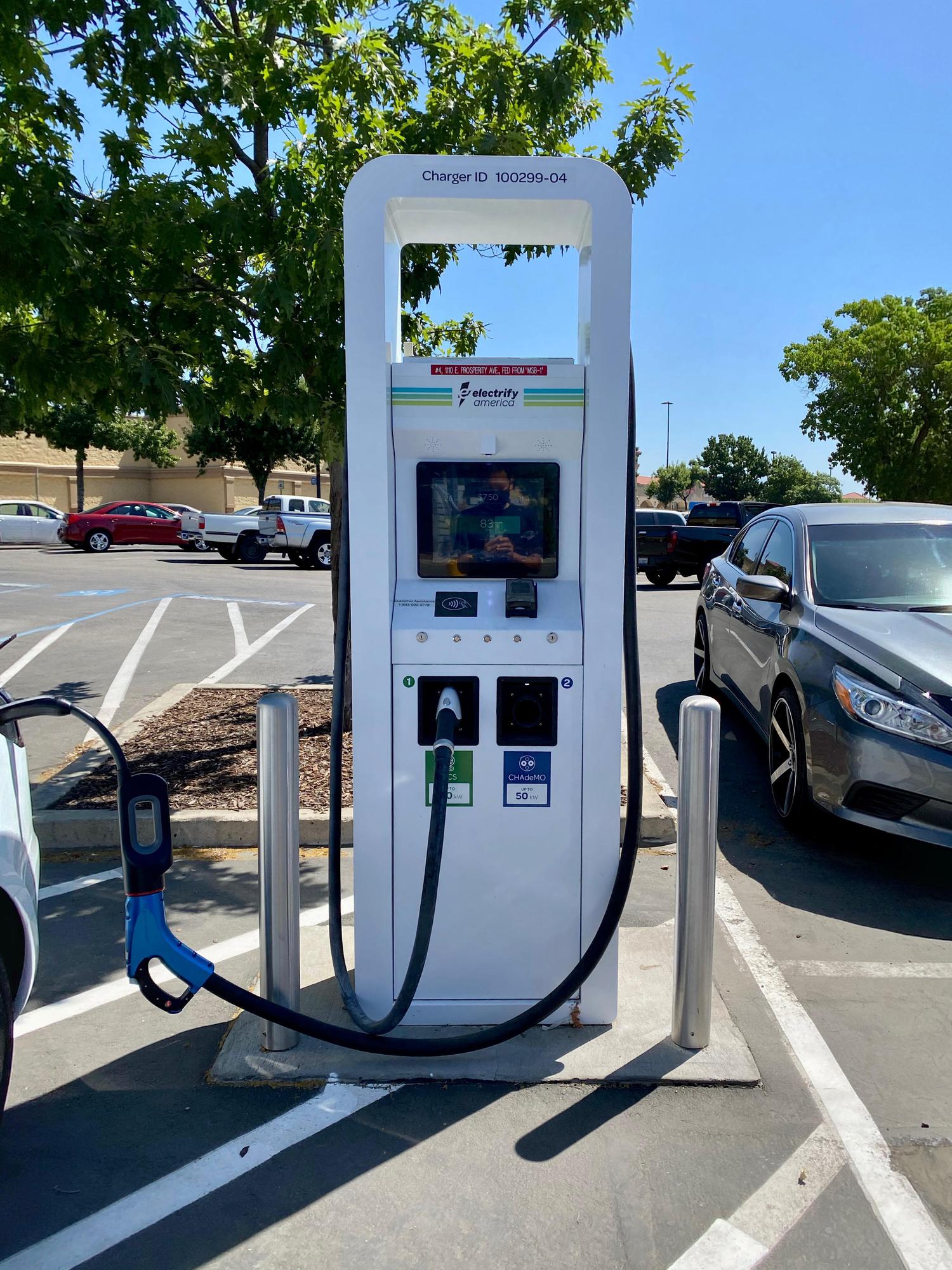 Walmart | Tulare, CA | EV Station