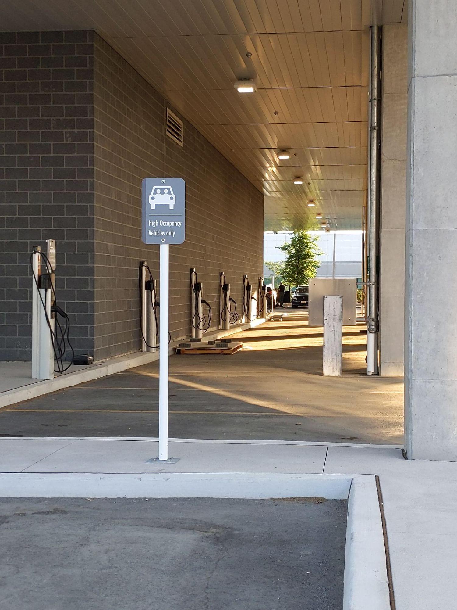 Spectrum Square East | Mississauga, ON | EV Station