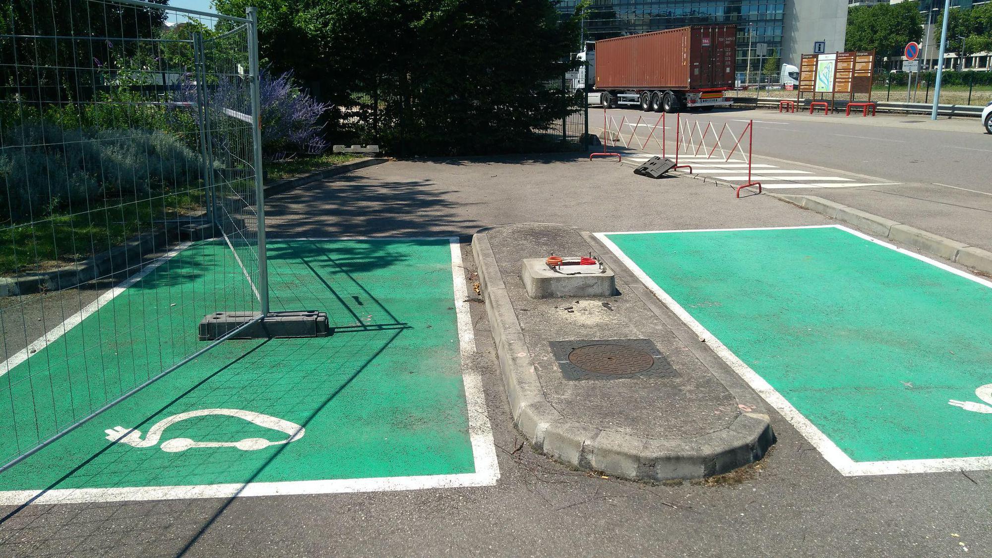 CNR Port de Lyon Edouard Herriot | Lyon-7E-Arrondissement, RA | EV Station