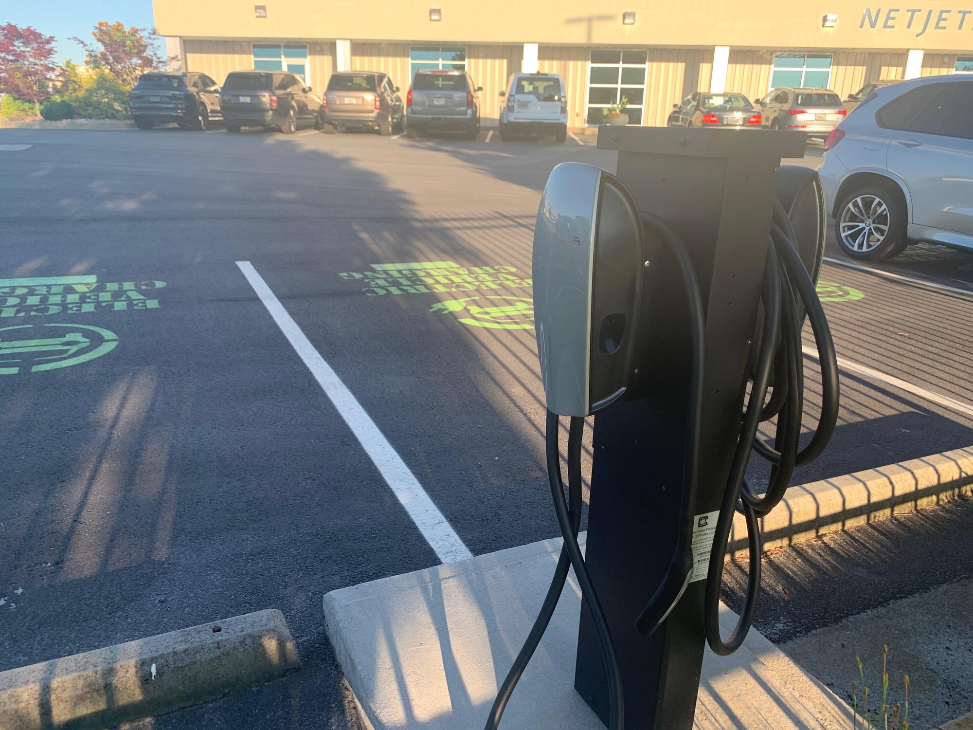 NetJets PDK | Chamblee, GA | EV Station