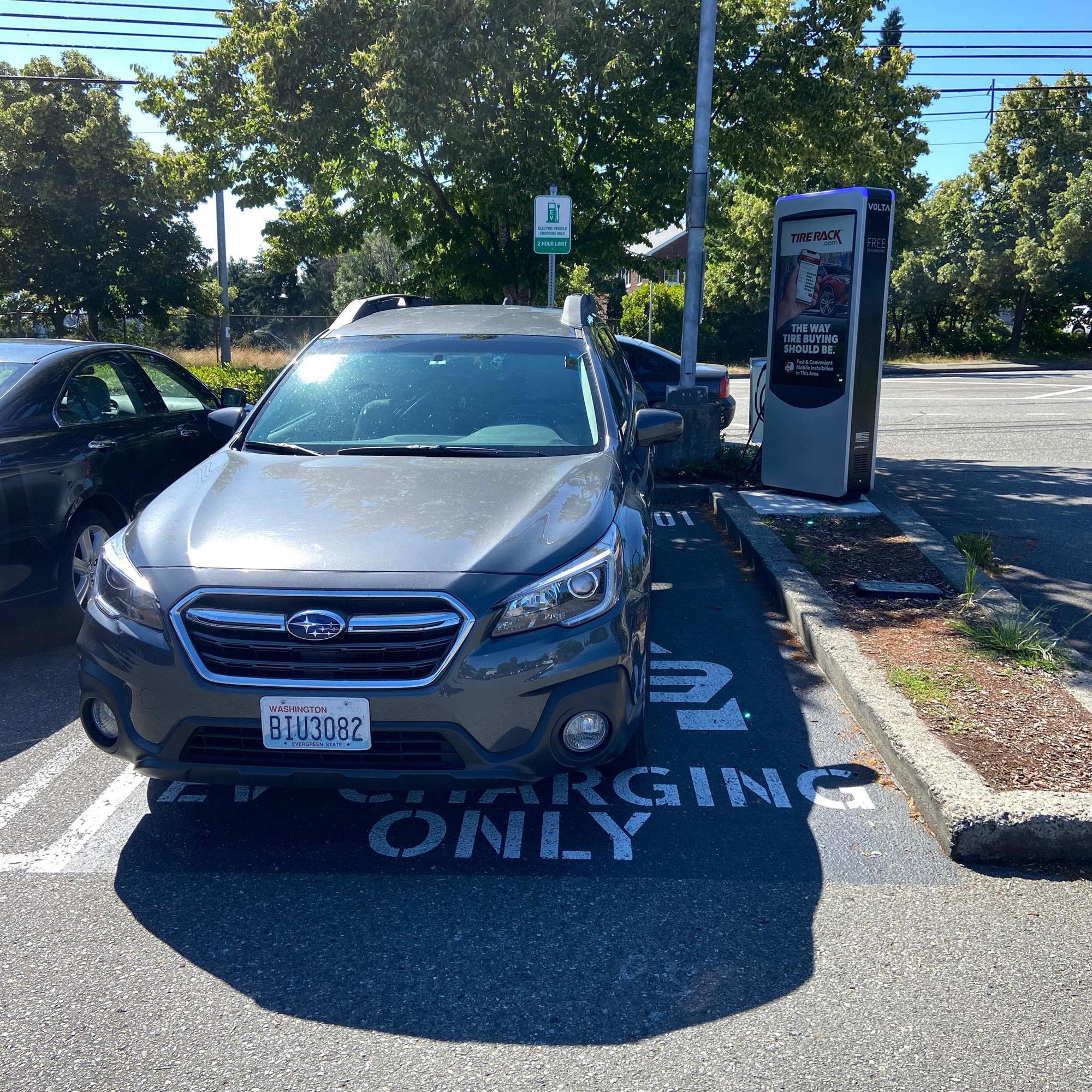Safeway Roosevelt Way | Seattle, WA | EV Station