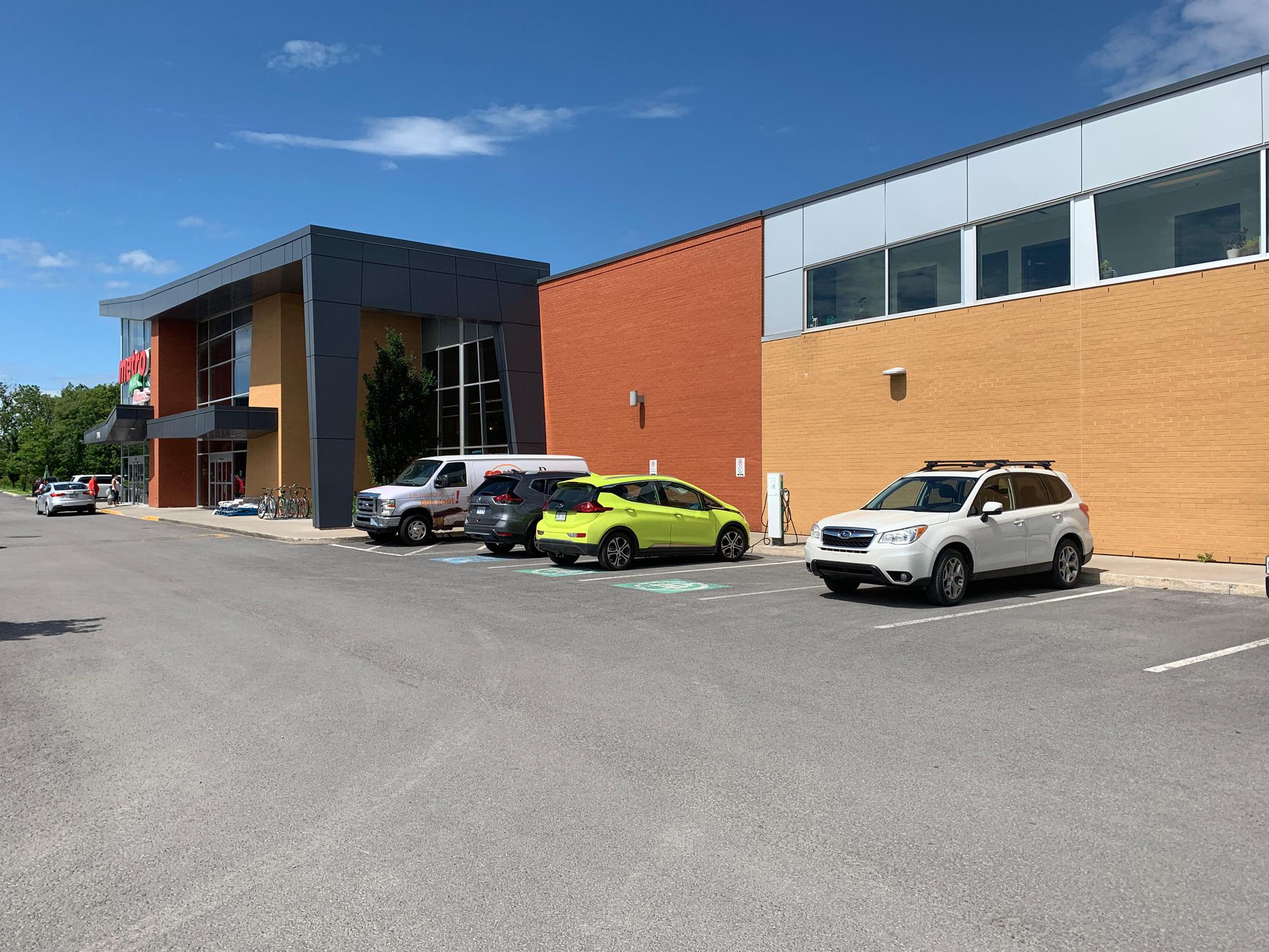 Metro Plus L'Assomption | L'Assomption, QC | EV Station