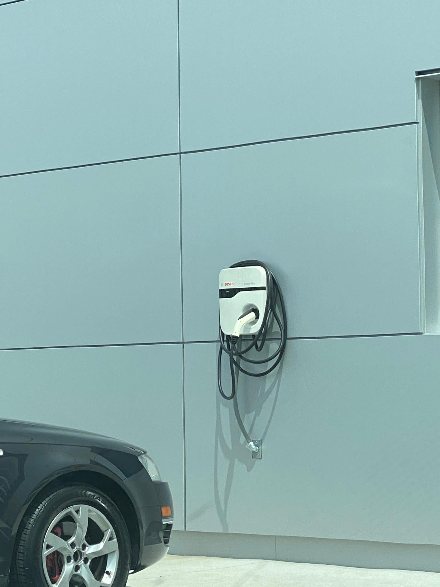 Smart Audi of Davenport | Davenport, IA | EV Station