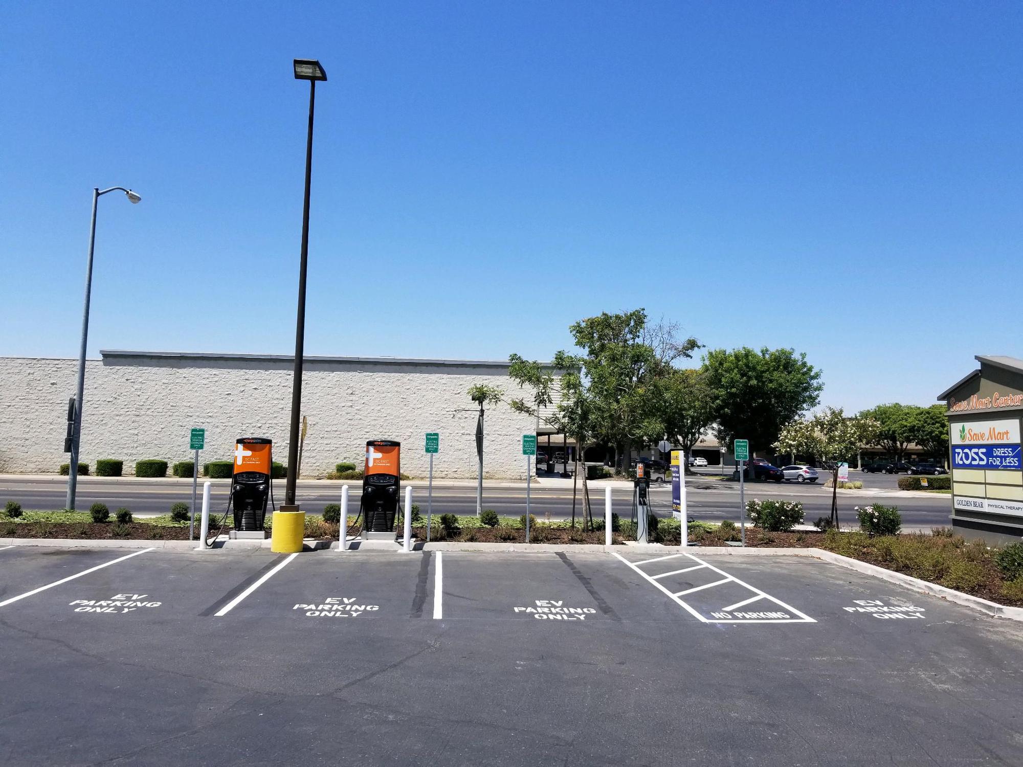 Save Mart | Los Banos, CA | EV Station