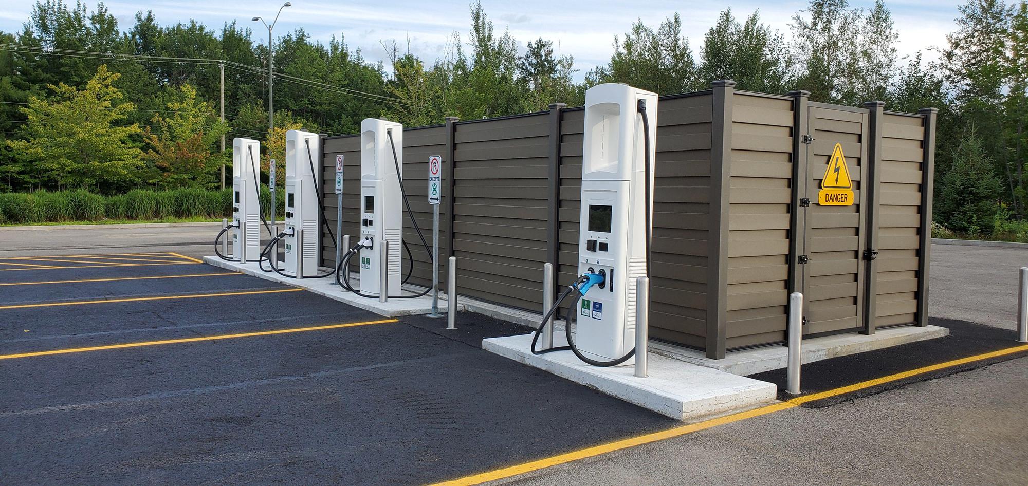 Premium Outlets Montréal Mirabel | Mirabel, QC | EV Station