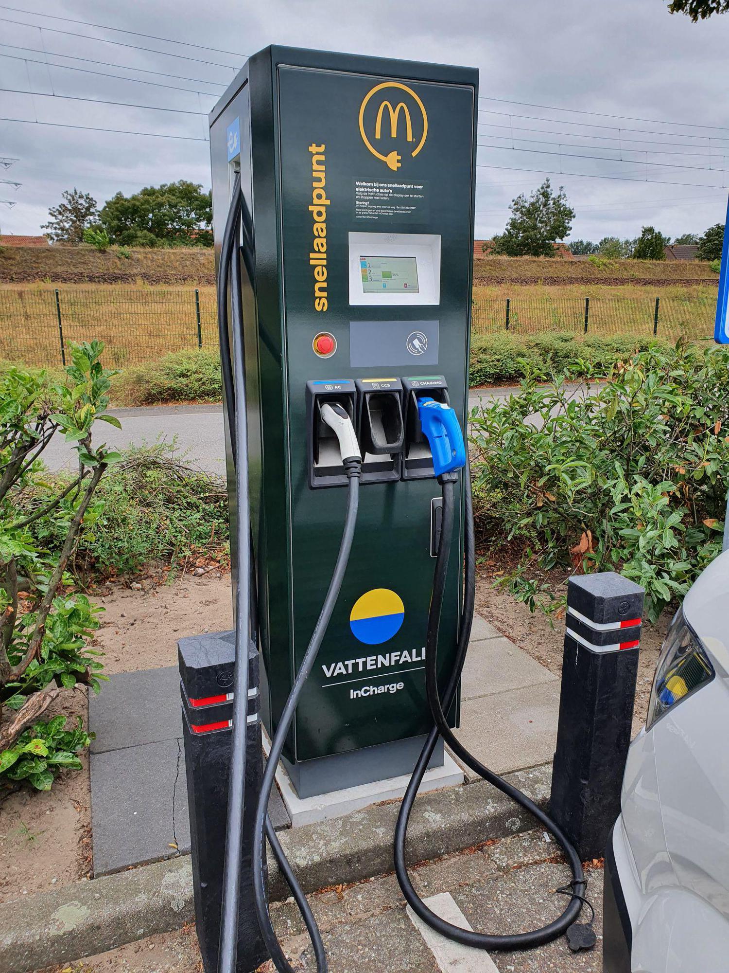 McDonald's snellader Helmond | Helmond, NB | EV Station