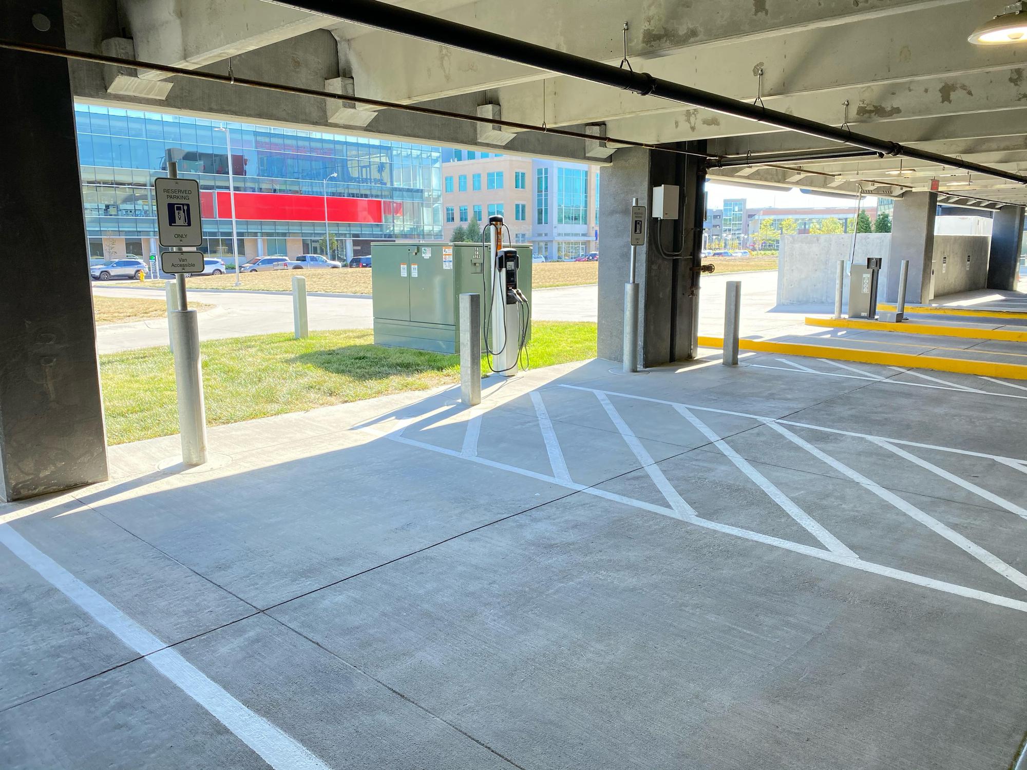 HDR Parking Garage | Omaha, NE | EV Station