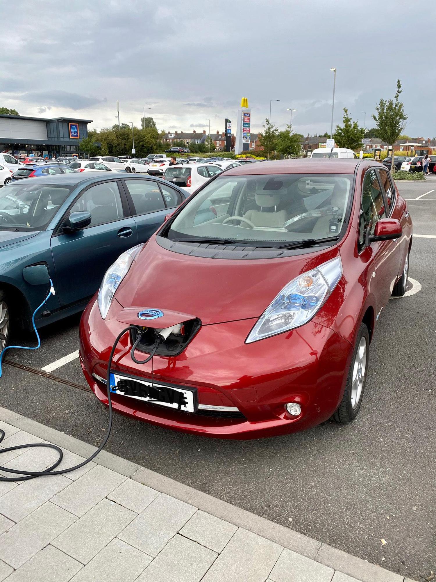 Snowhill Retail Park - Aldi | Wakefield, England | EV Station