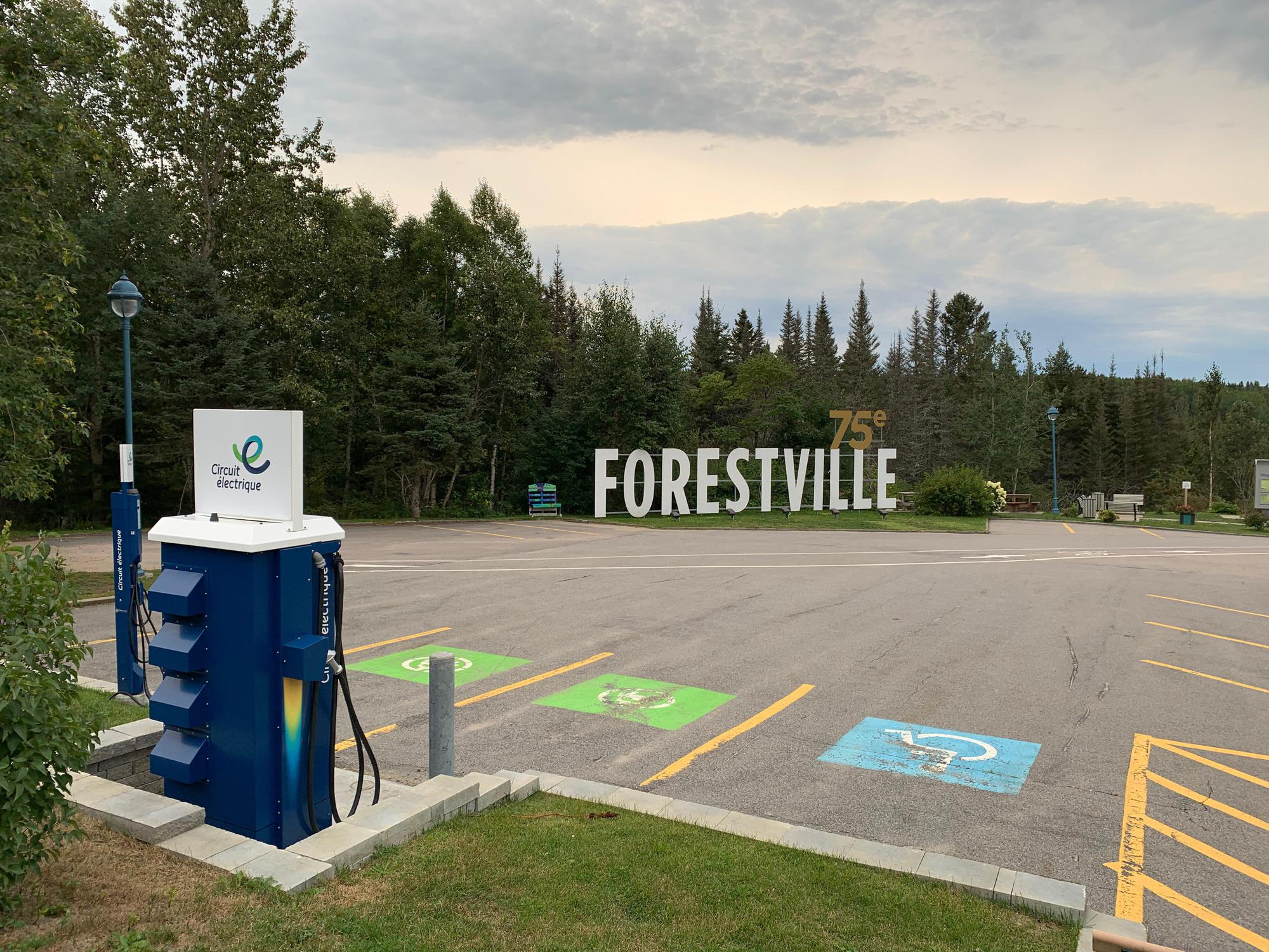 Bureau d'accueil touristique | Forestville, QC | EV Station