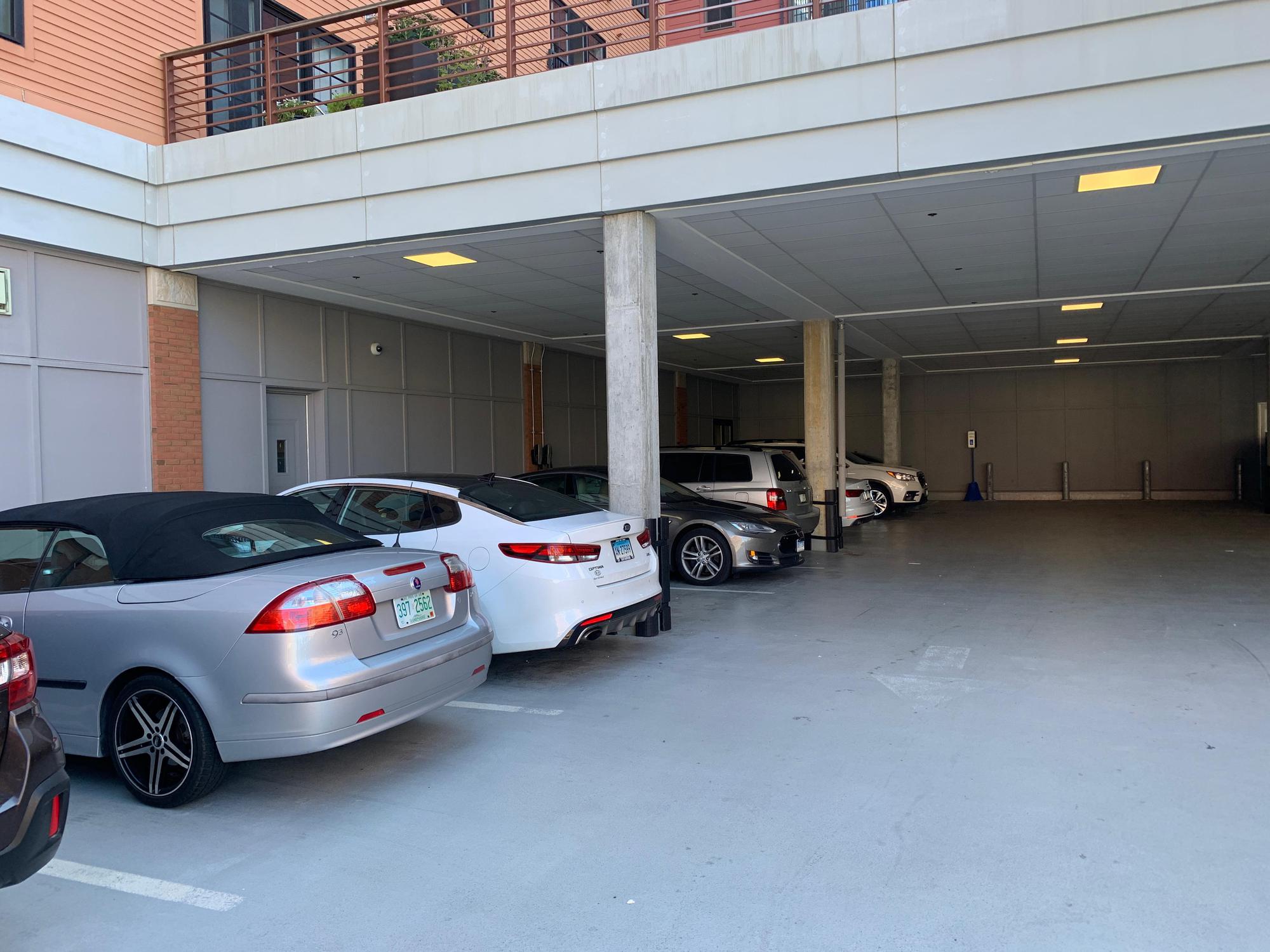 Hampton Inn & Suits Parking Lot | Portsmouth, NH | EV Station