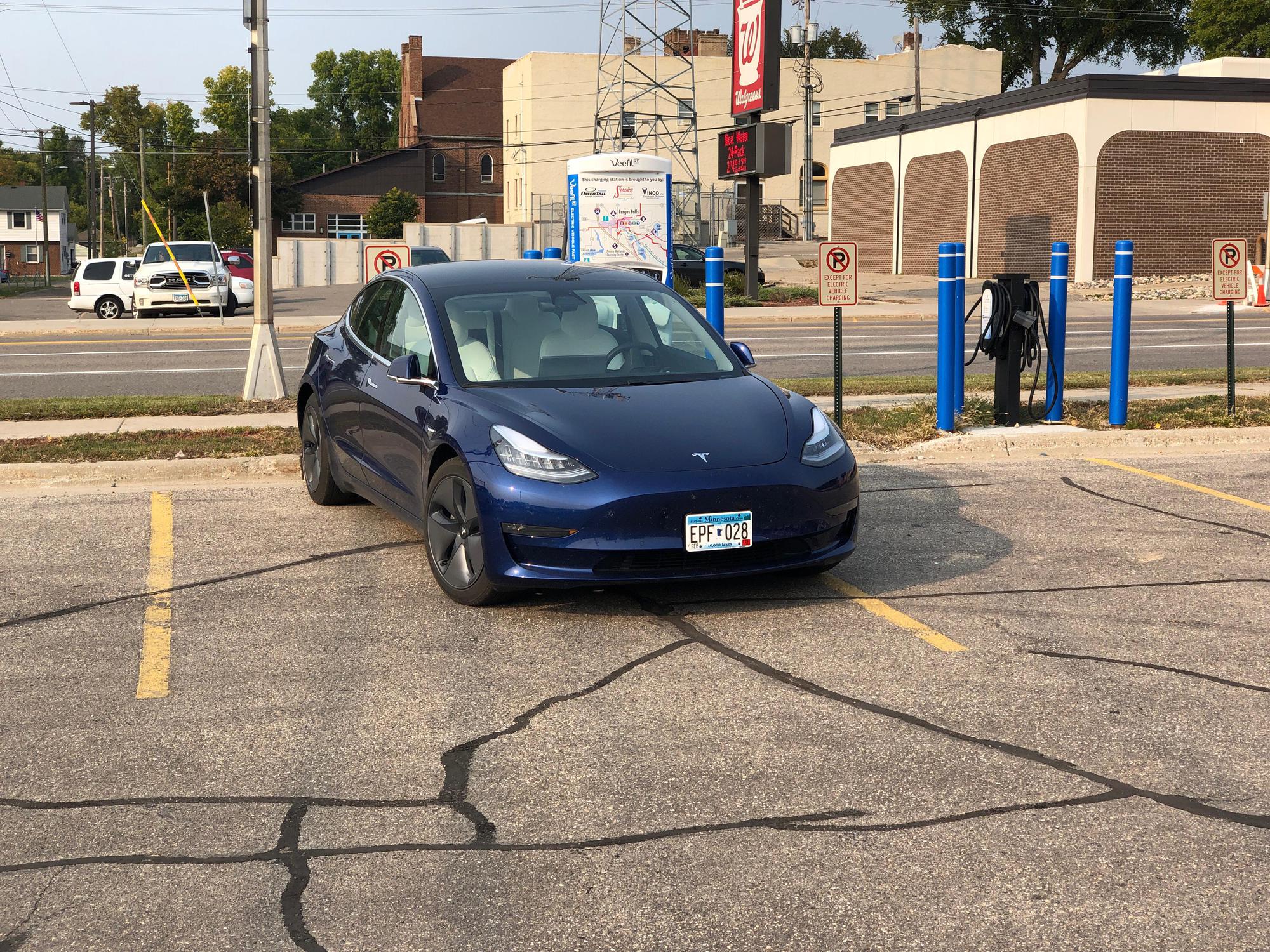 Service Food Market | Fergus Falls, MN | EV Station