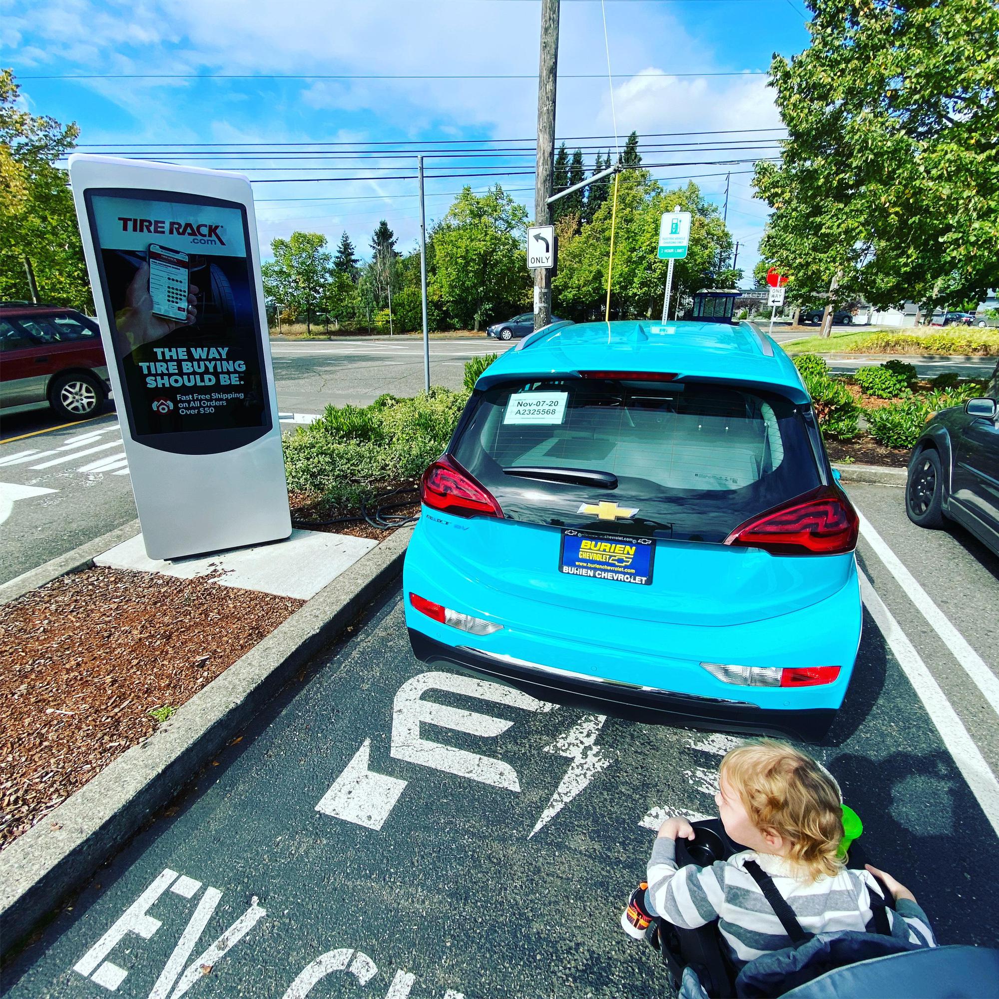 Safeway Roosevelt Way | Seattle, WA | EV Station