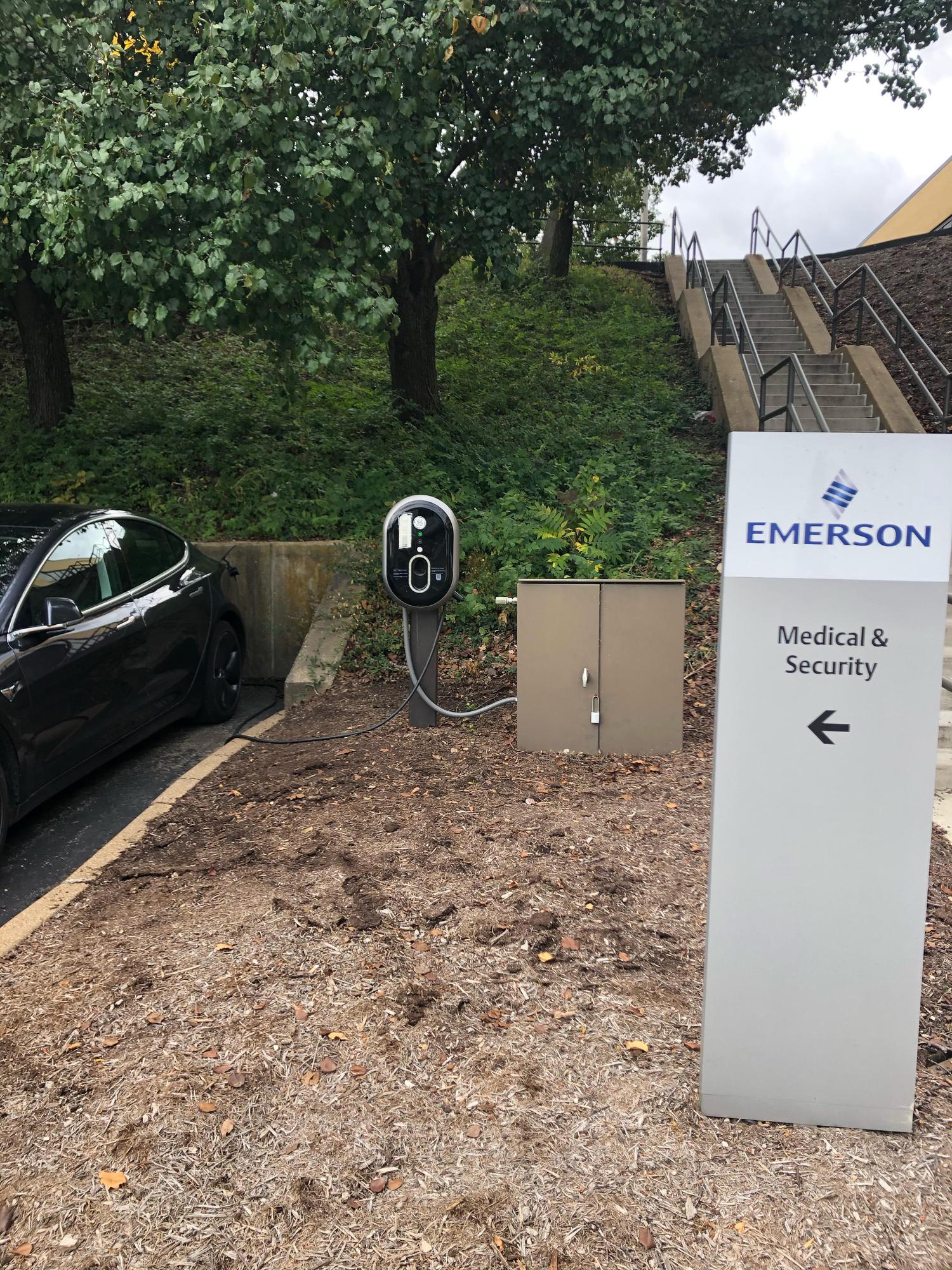 Emerson Electric - Building A & C | St. Louis, MO | EV Station