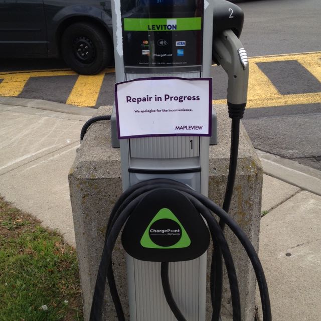 Mapleview Shopping Centre - Laura | Burlington, ON | EV Station