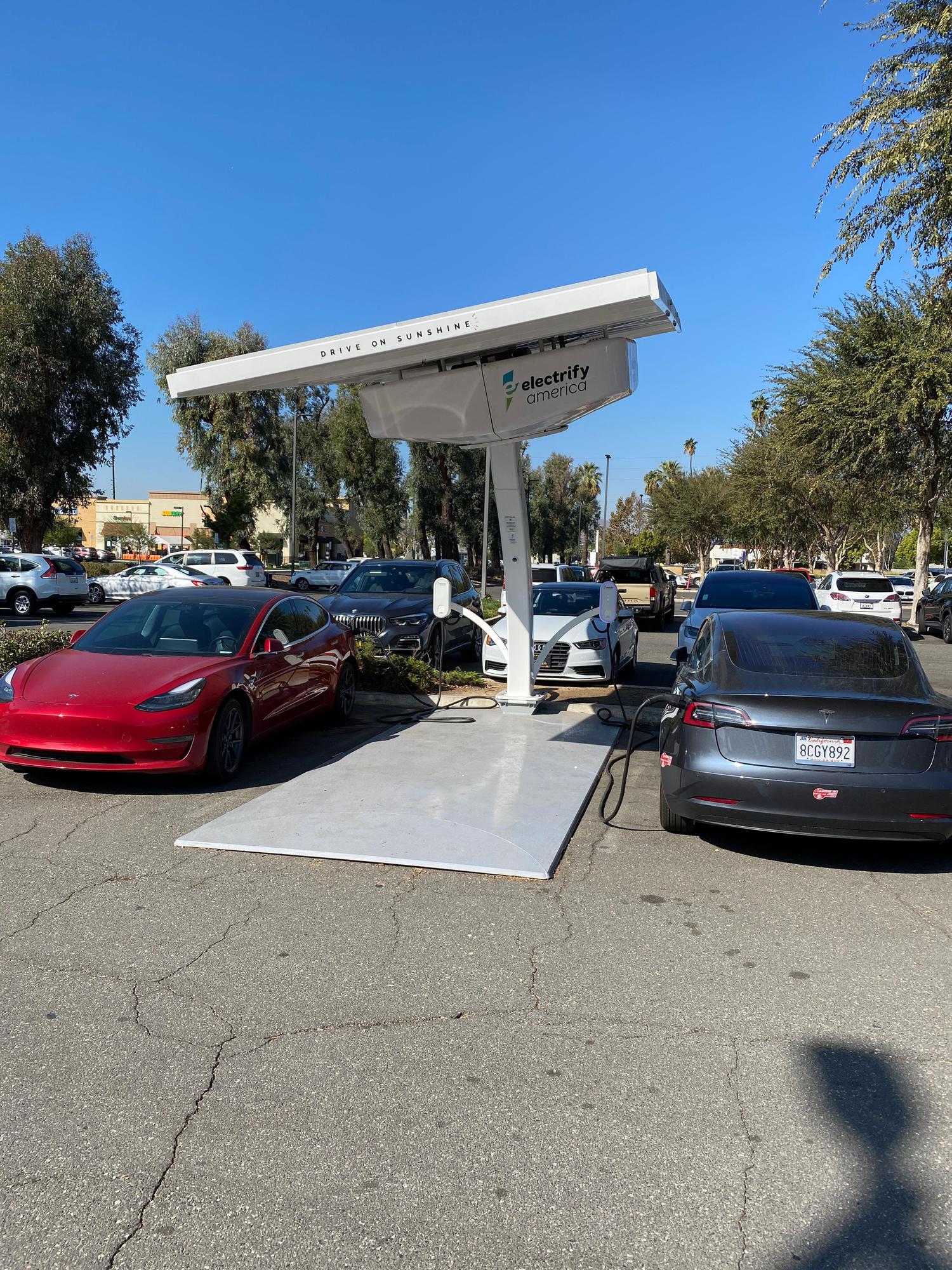 Kaiser Permanente Riverside Medical Center (1) | Riverside, CA | EV Station