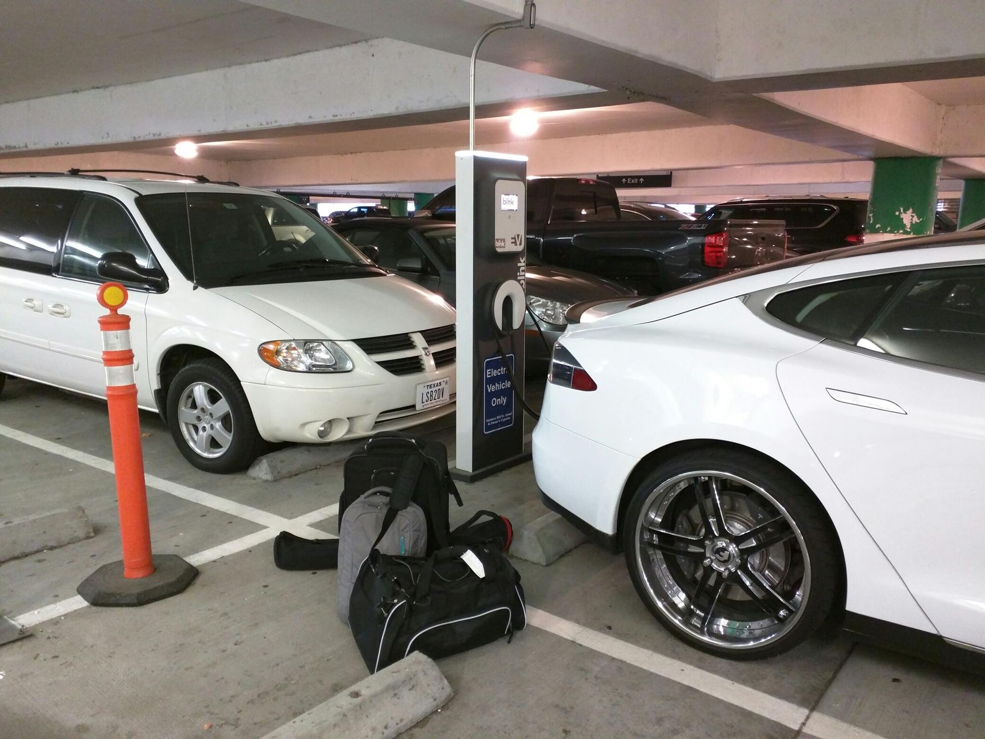 George Bush Airport (IAH) Terminal Garage A/B - 4th Floor | Houston, TX ...