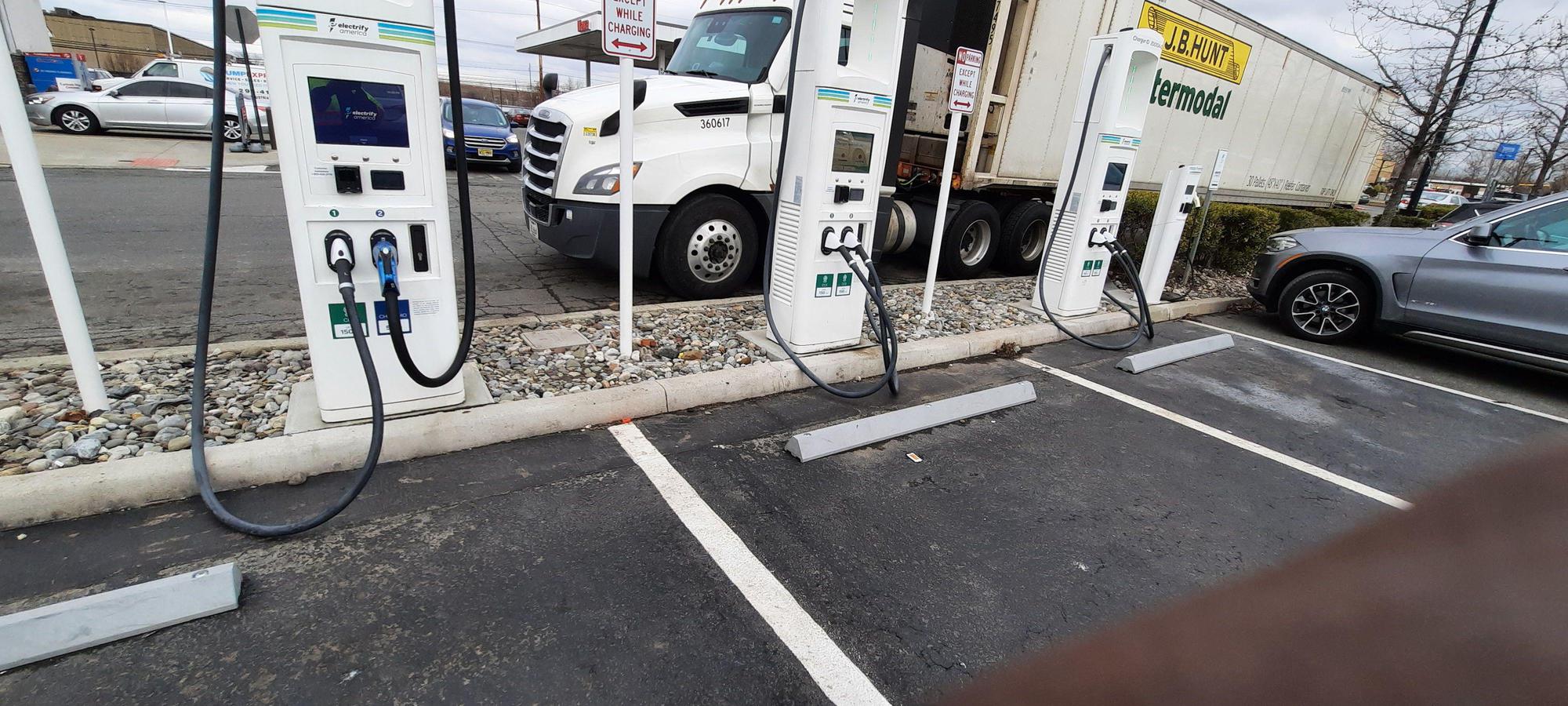 Walmart Supercenter Kearny | Kearny, NJ | EV Station