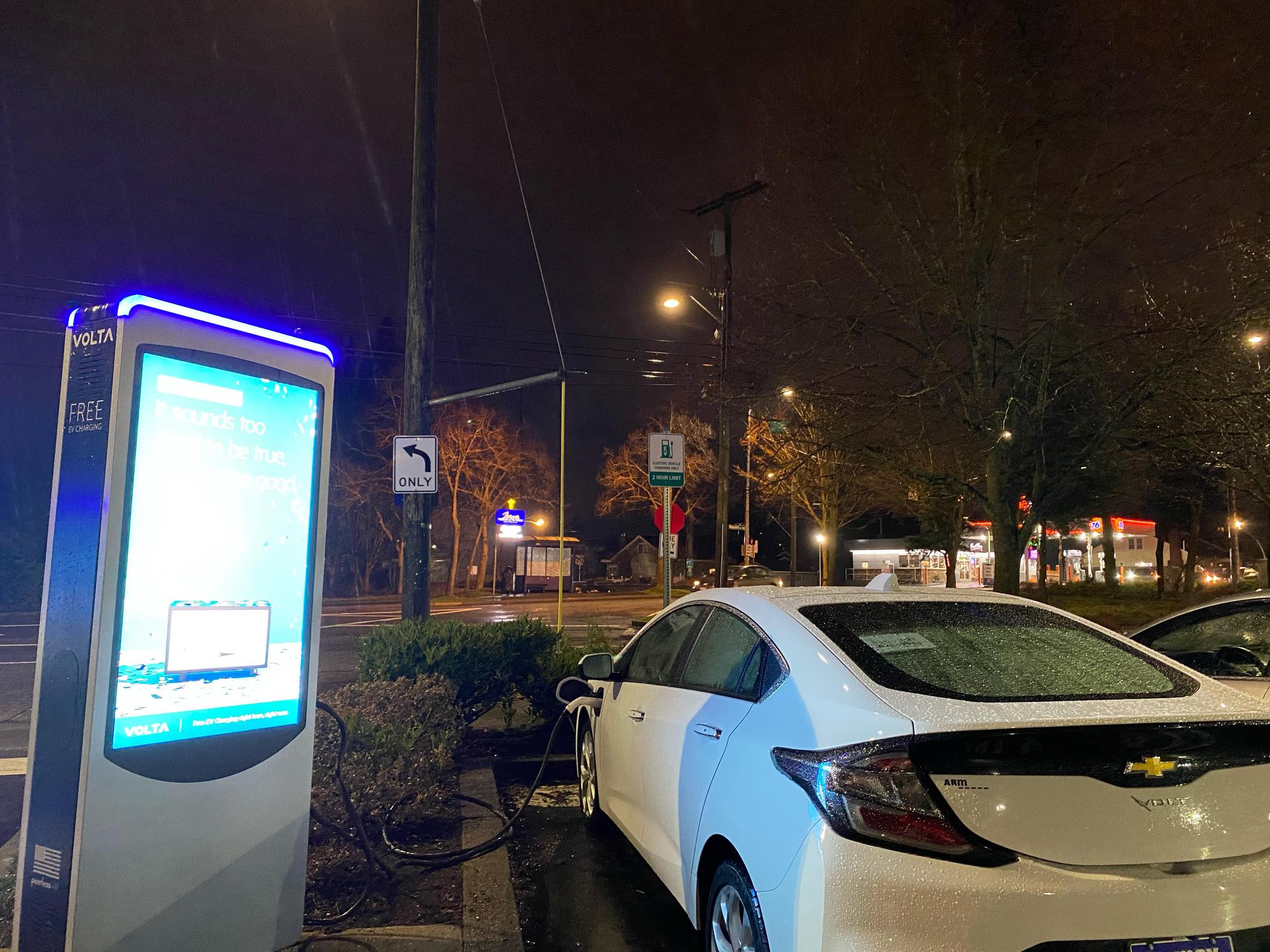 Safeway Roosevelt Way | Seattle, WA | EV Station