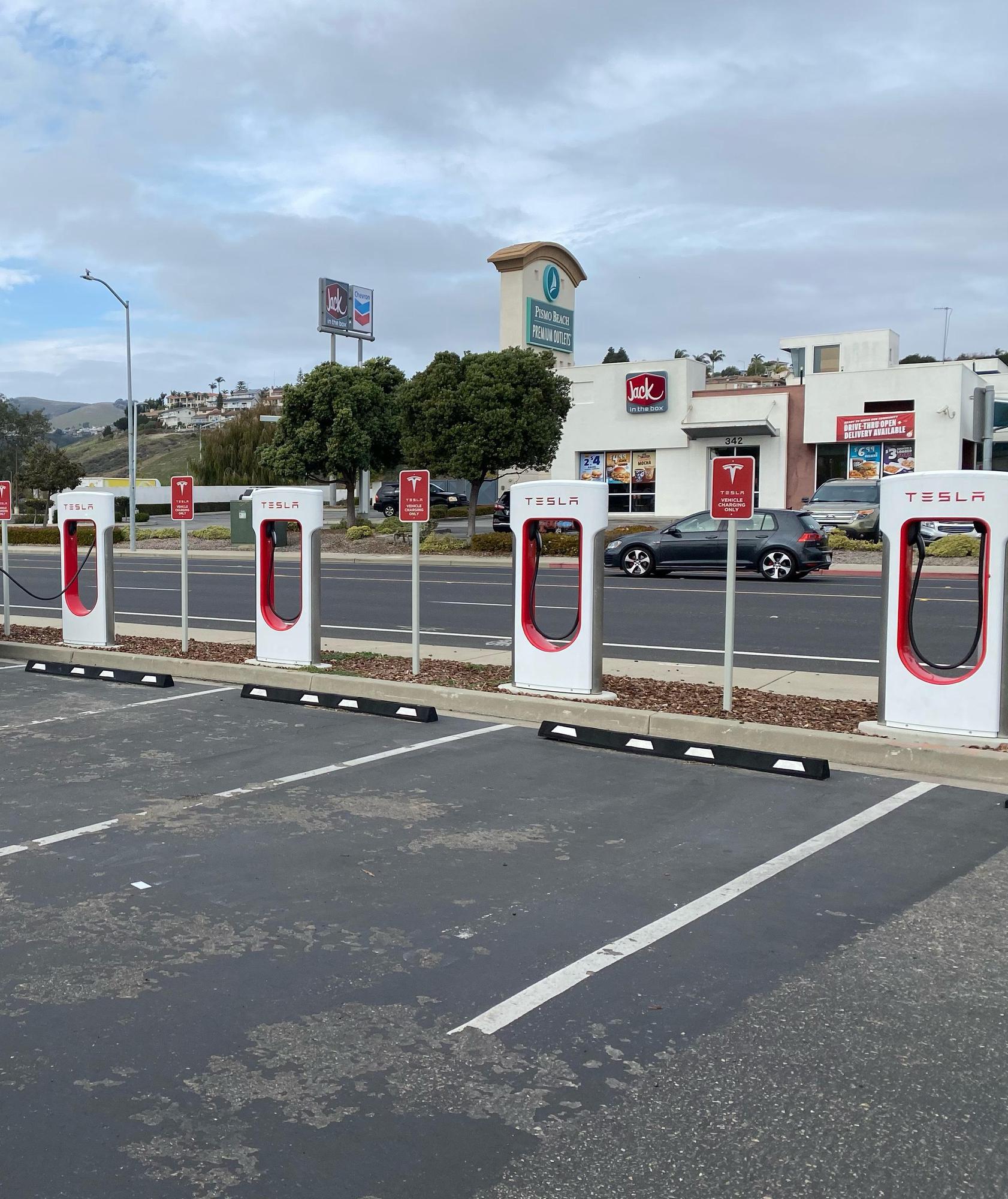 Pismo Beach Premium Outlets - Volcom | Pismo Beach, CA | EV Station