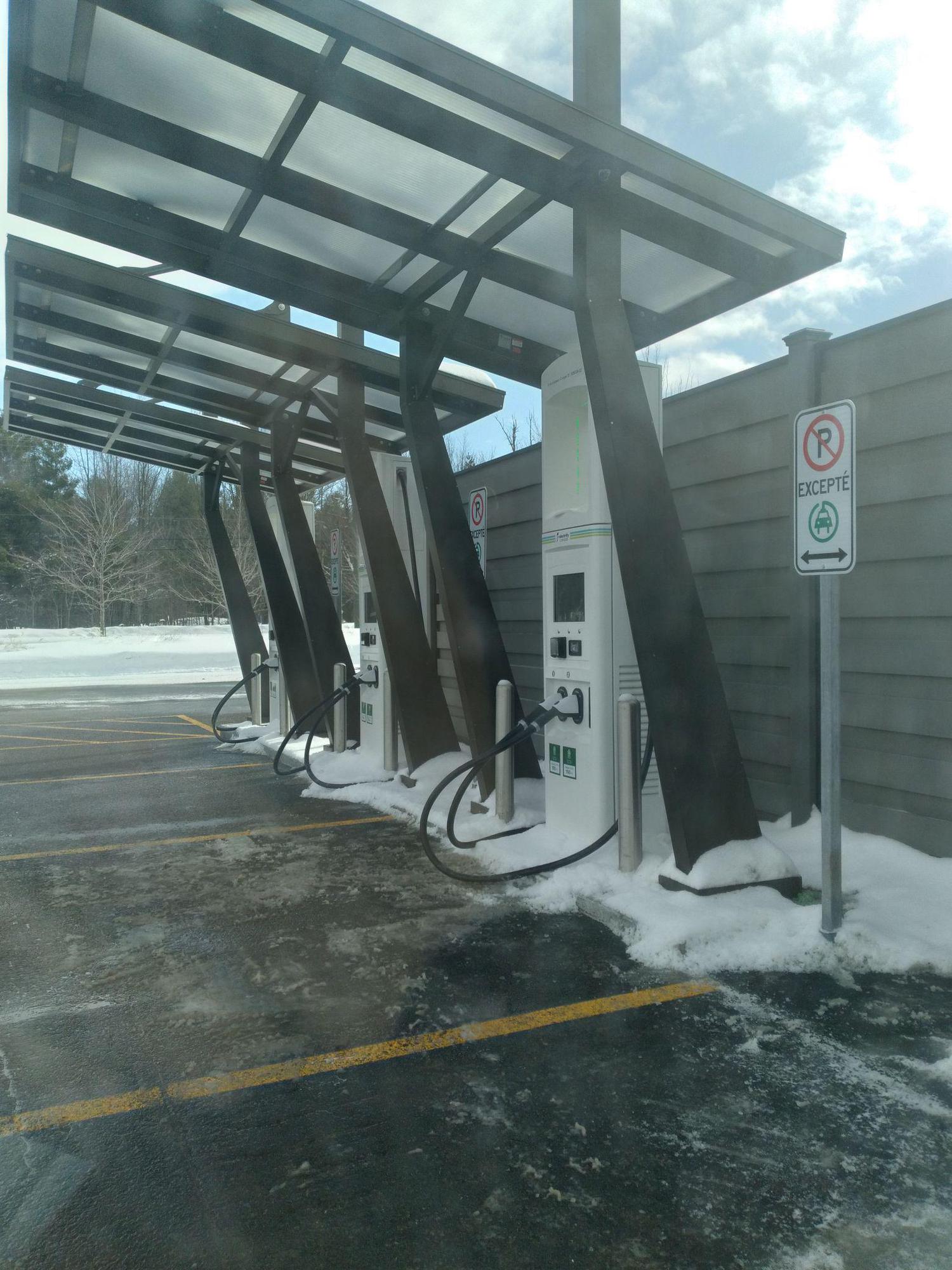 Premium Outlets Montréal Mirabel | Mirabel, QC | EV Station