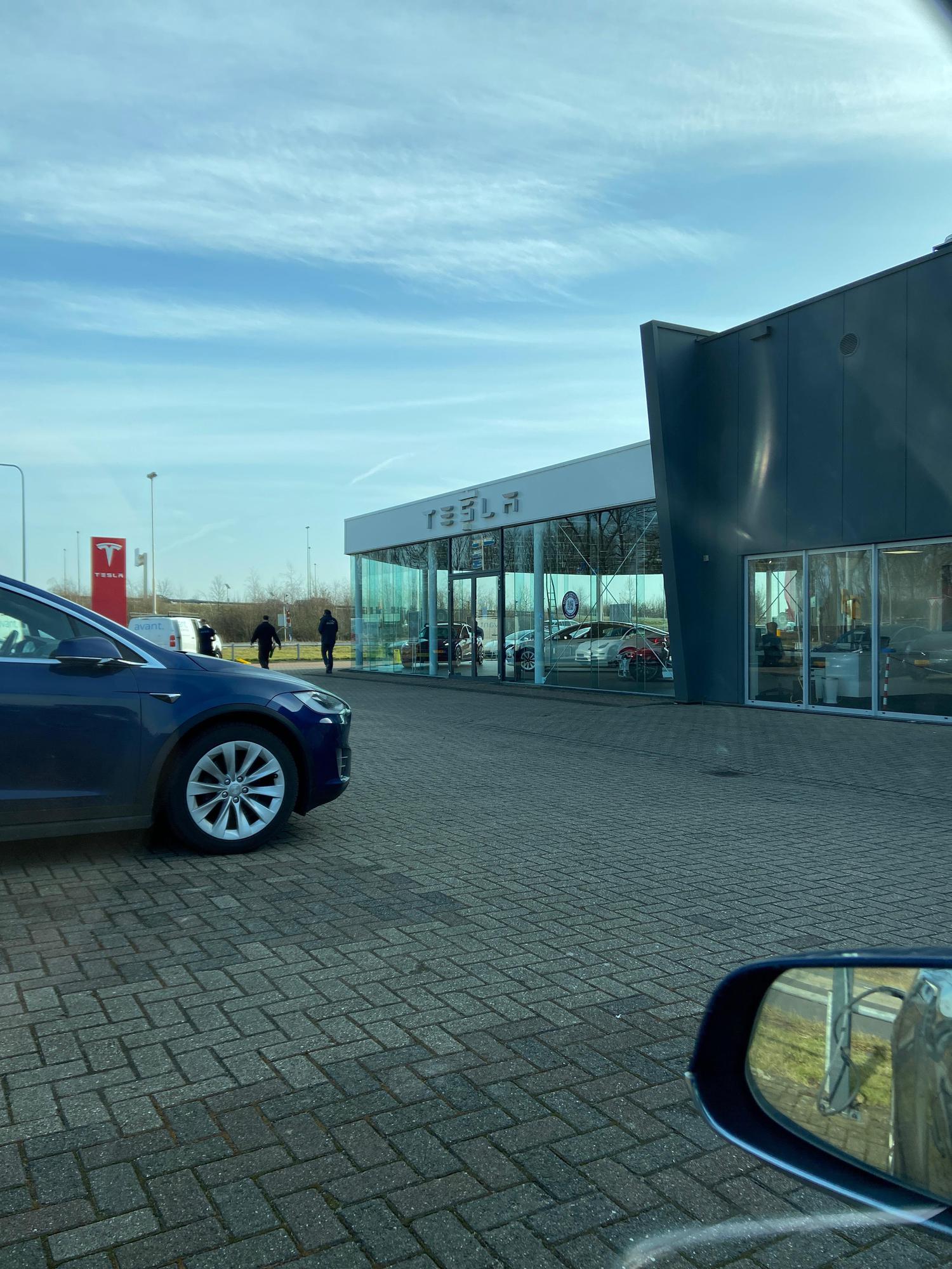 Tesla Groningen | Groningen, GR | EV Station