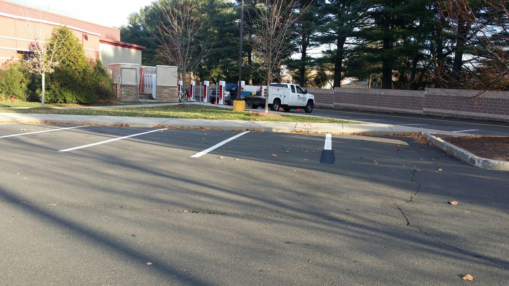 Corbins Corner Shopping Center | West Hartford, CT | EV Station