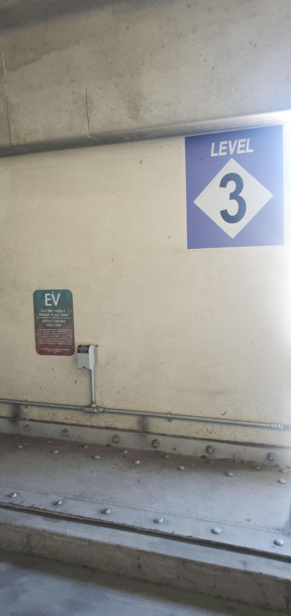 UCLA - Parking Structure 32 | Los Angeles, CA | EV Station