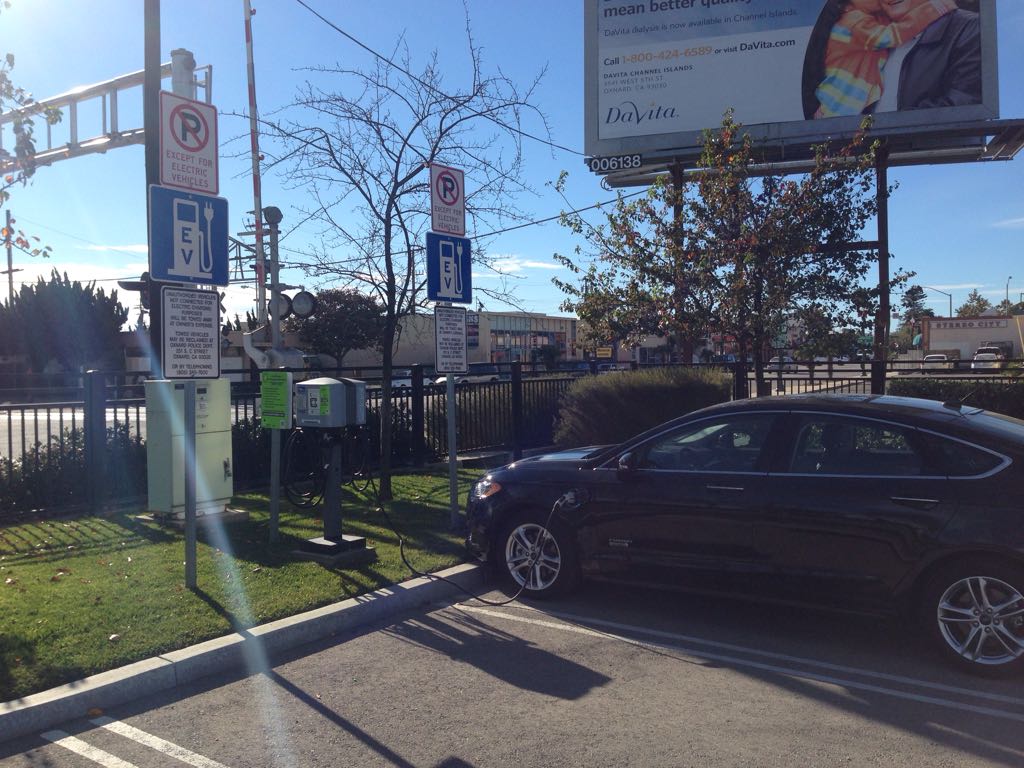 Oxnard Transit Center Long Term Parking Lot | Oxnard, CA | EV Station