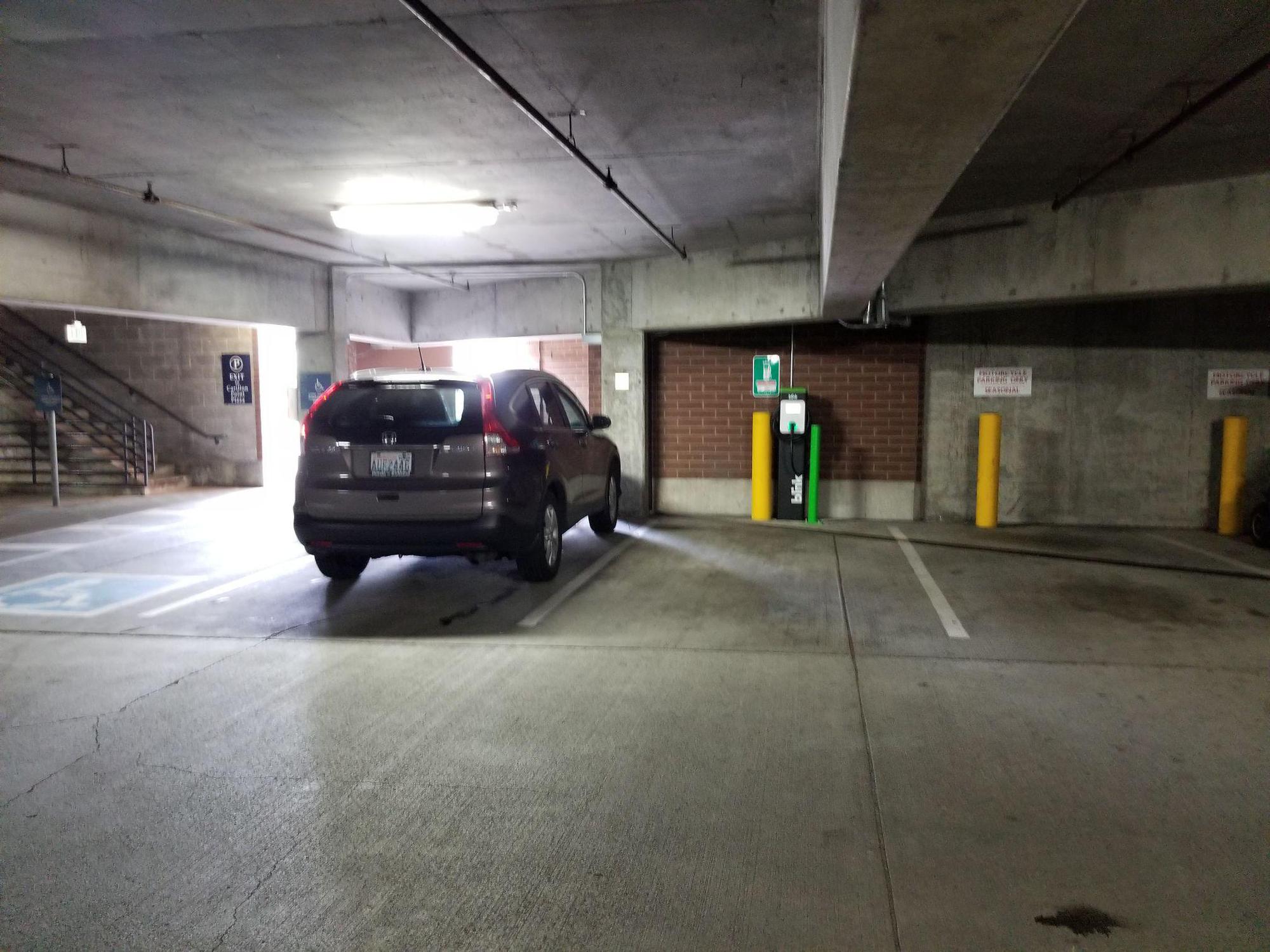 Carillon Point - P4000/P5000 Garage | Kirkland, WA | EV Station