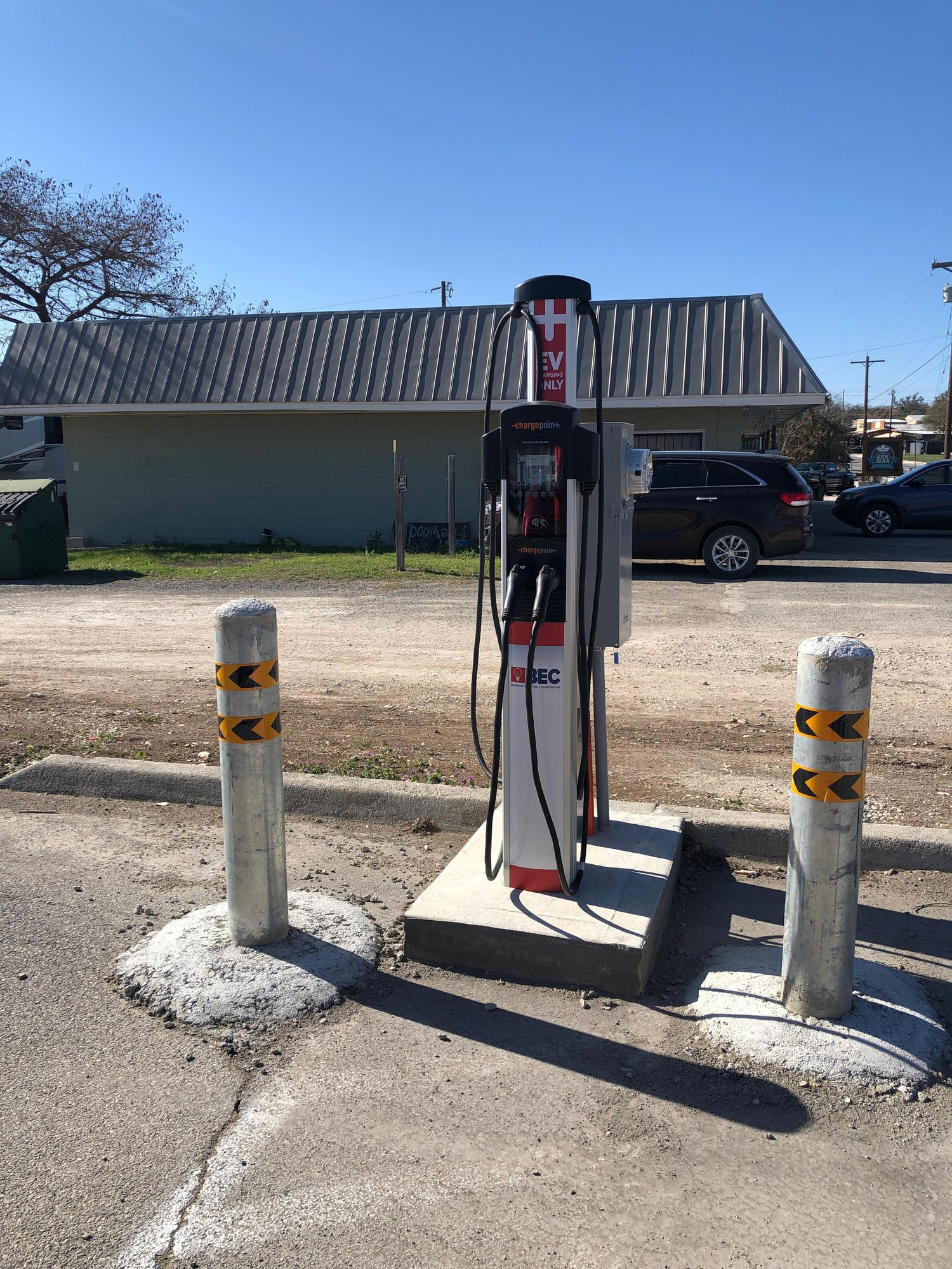 TXN Bank | Leakey, TX | EV Station