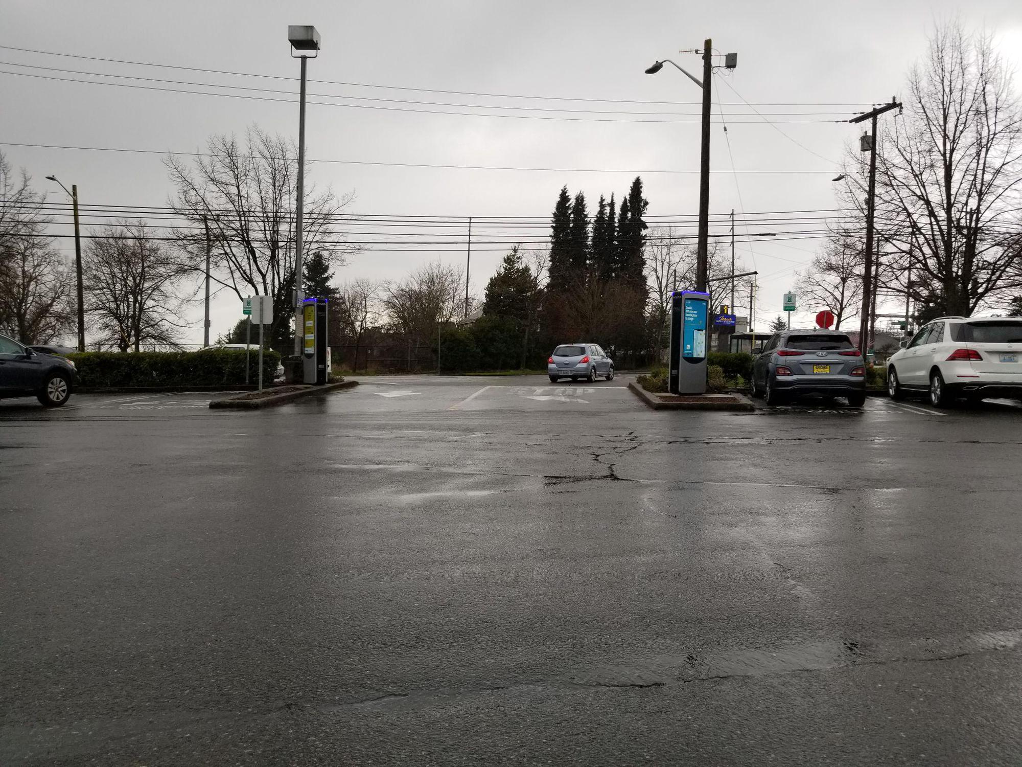 Safeway Roosevelt Way | Seattle, WA | EV Station