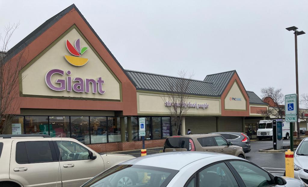 Laurel Shopping Center | Laurel, MD | EV Station