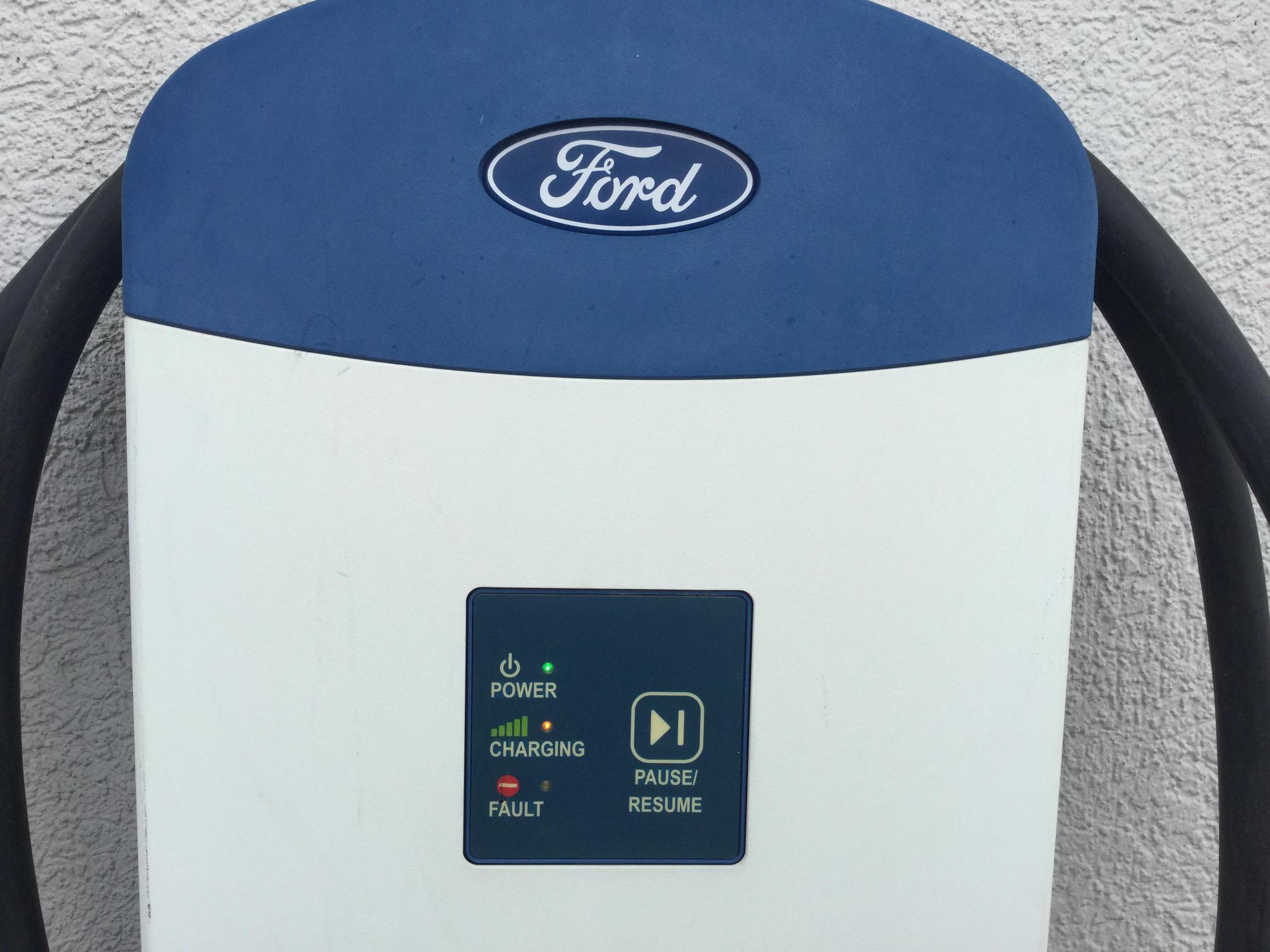 Laird Noller Pre-Owned Vehicles | Lawrence, KS | EV Station