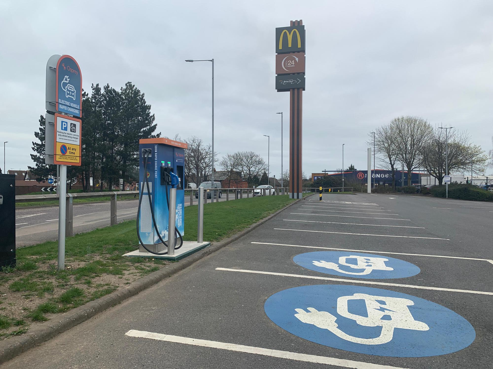Hatters Way Retail Park - McDonalds | Chaul End Lane, Luton, LU4 8EZ ...