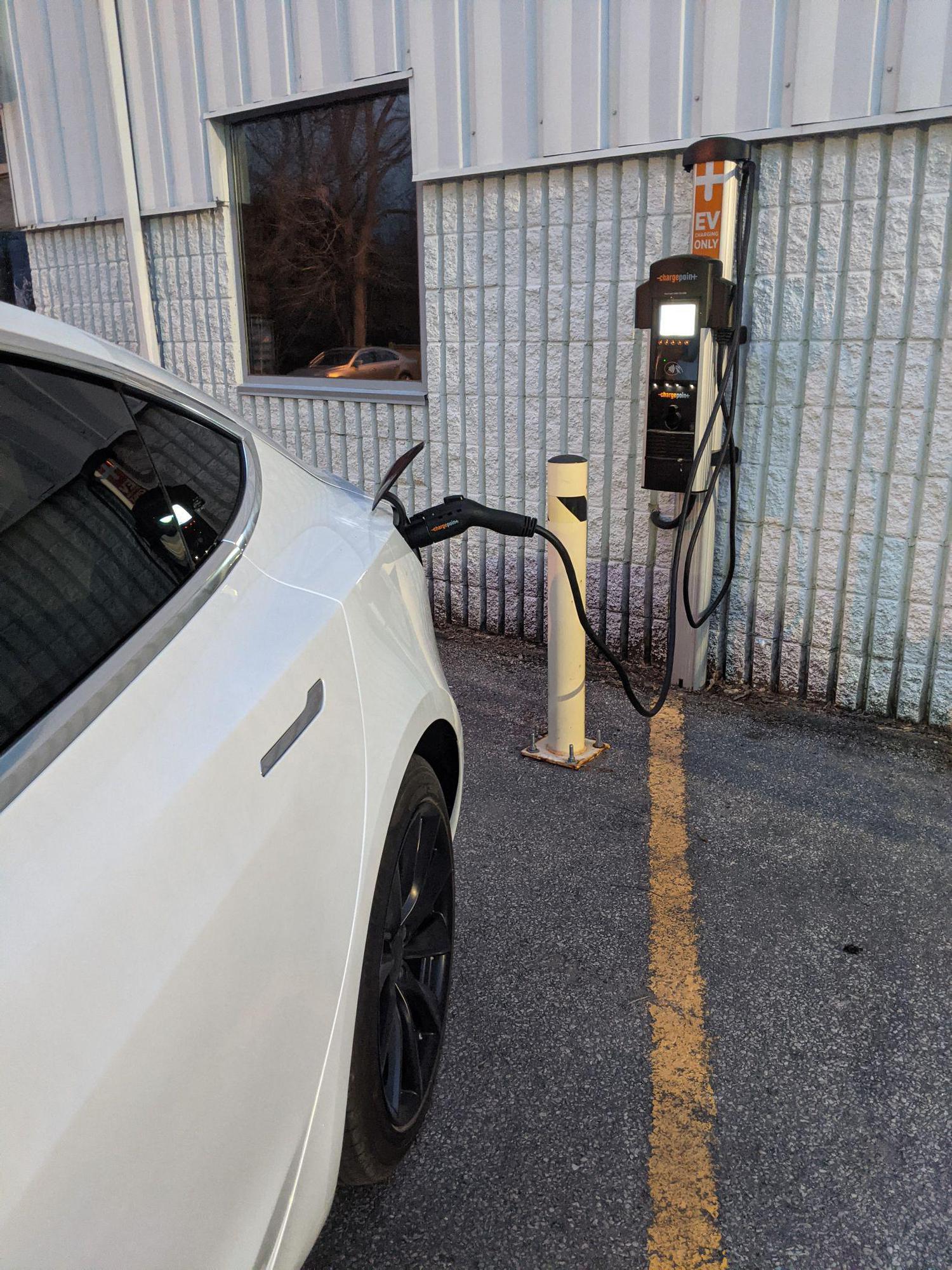 Simcoe VW | Simcoe, ON | EV Station