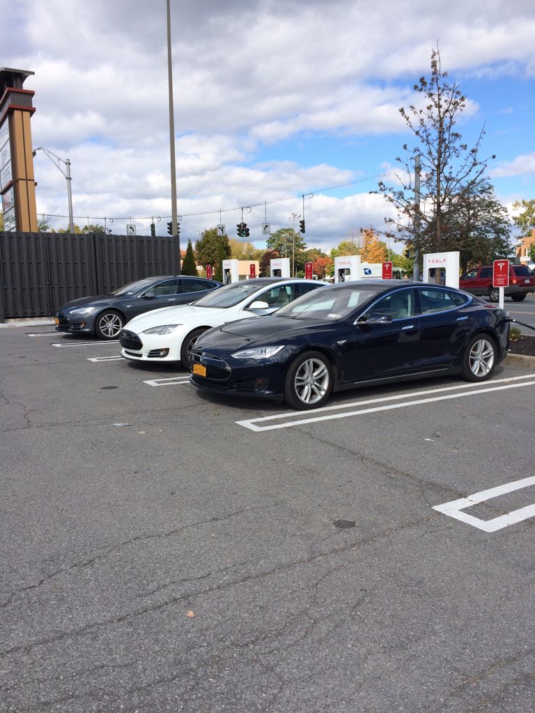 Corbins Corner Shopping Center | West Hartford, CT | EV Station
