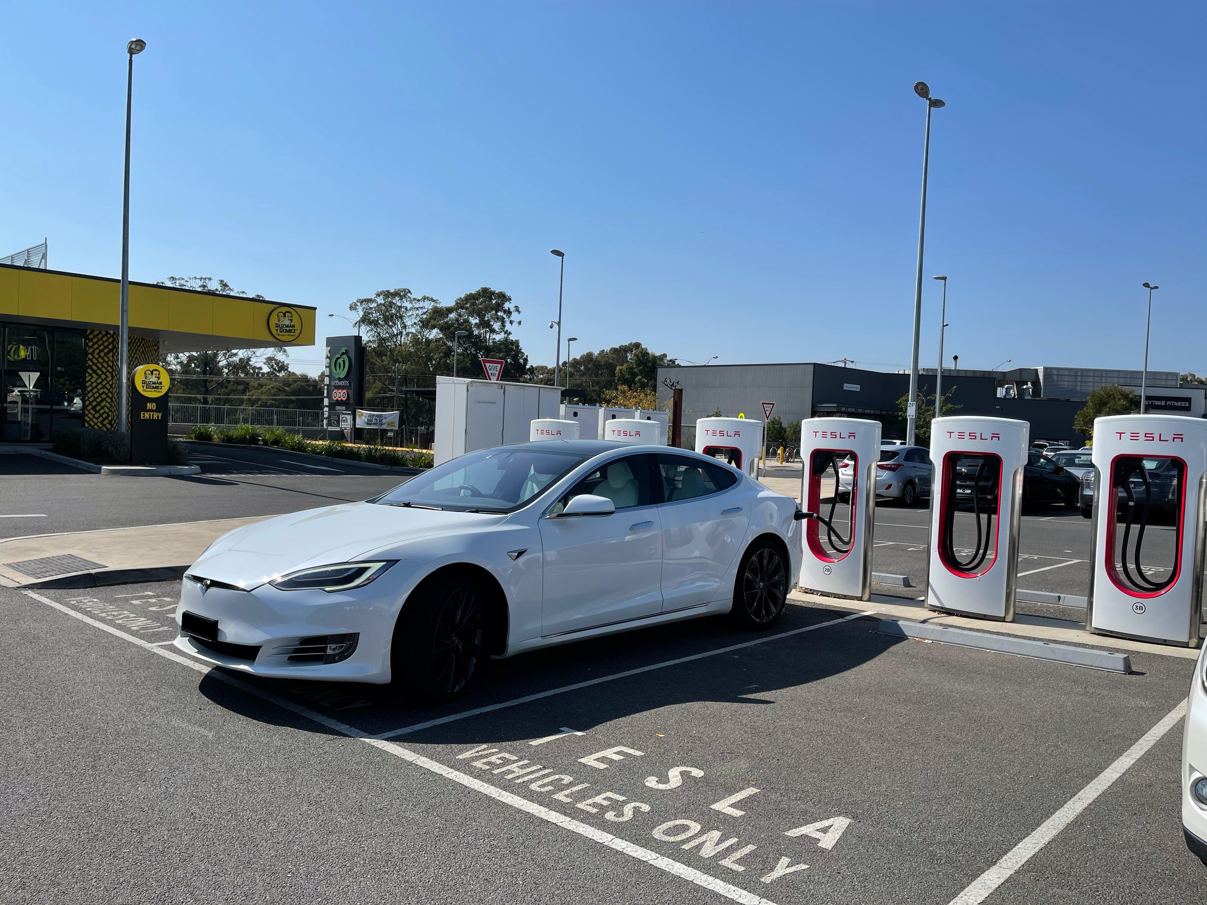 Strath Village Shopping Centre - Woolworths (2) | Kennington, VIC | EV ...