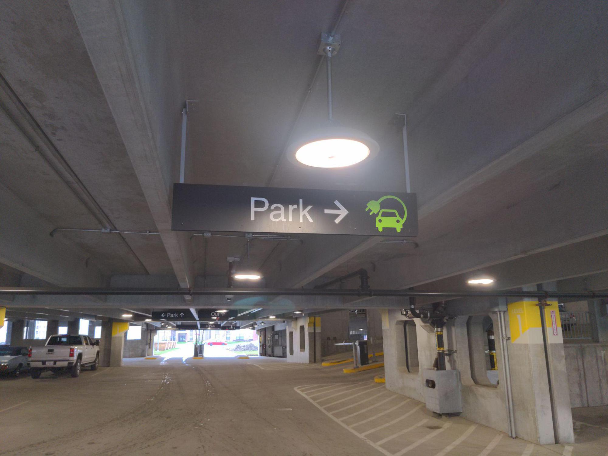 HDR Parking Garage | Omaha, NE | EV Station