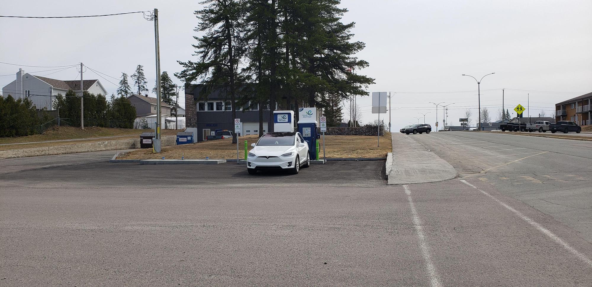 Hôtel de Ville | Chapais, QC | EV Station