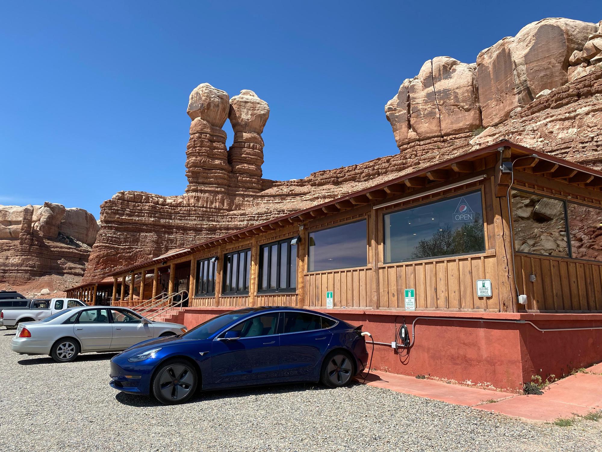 Twin Rocks Trading Post / Twin Rocks Cafe | Bluff, UT | EV Station
