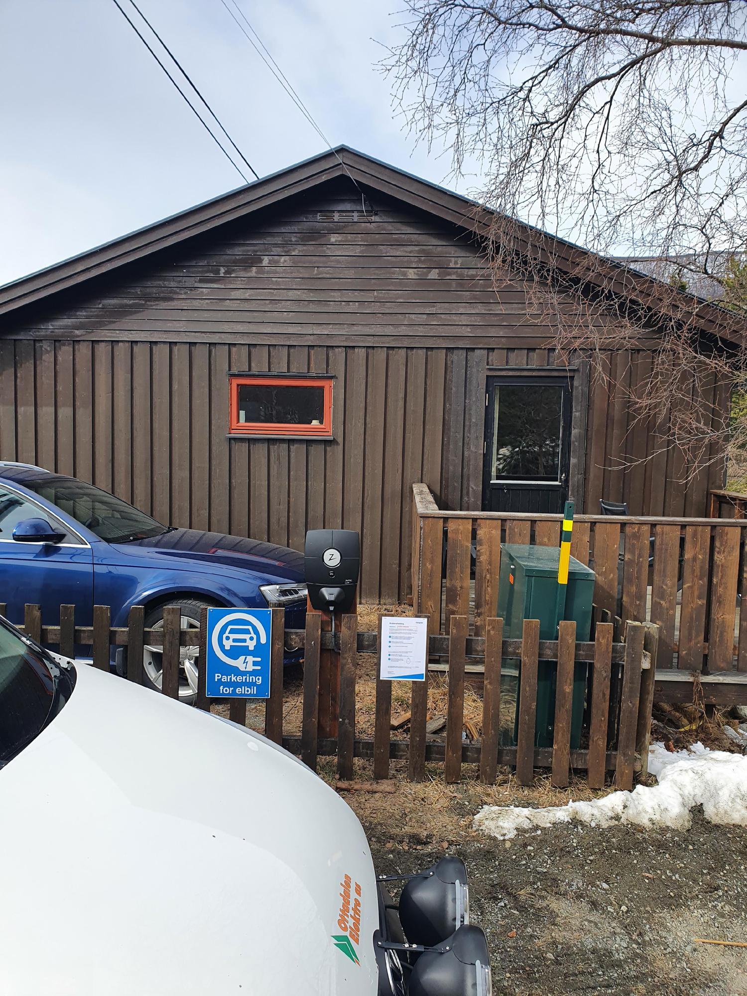 Lund Camping | Sognefjellsvegen 2143, Bøverdalen | EV Station